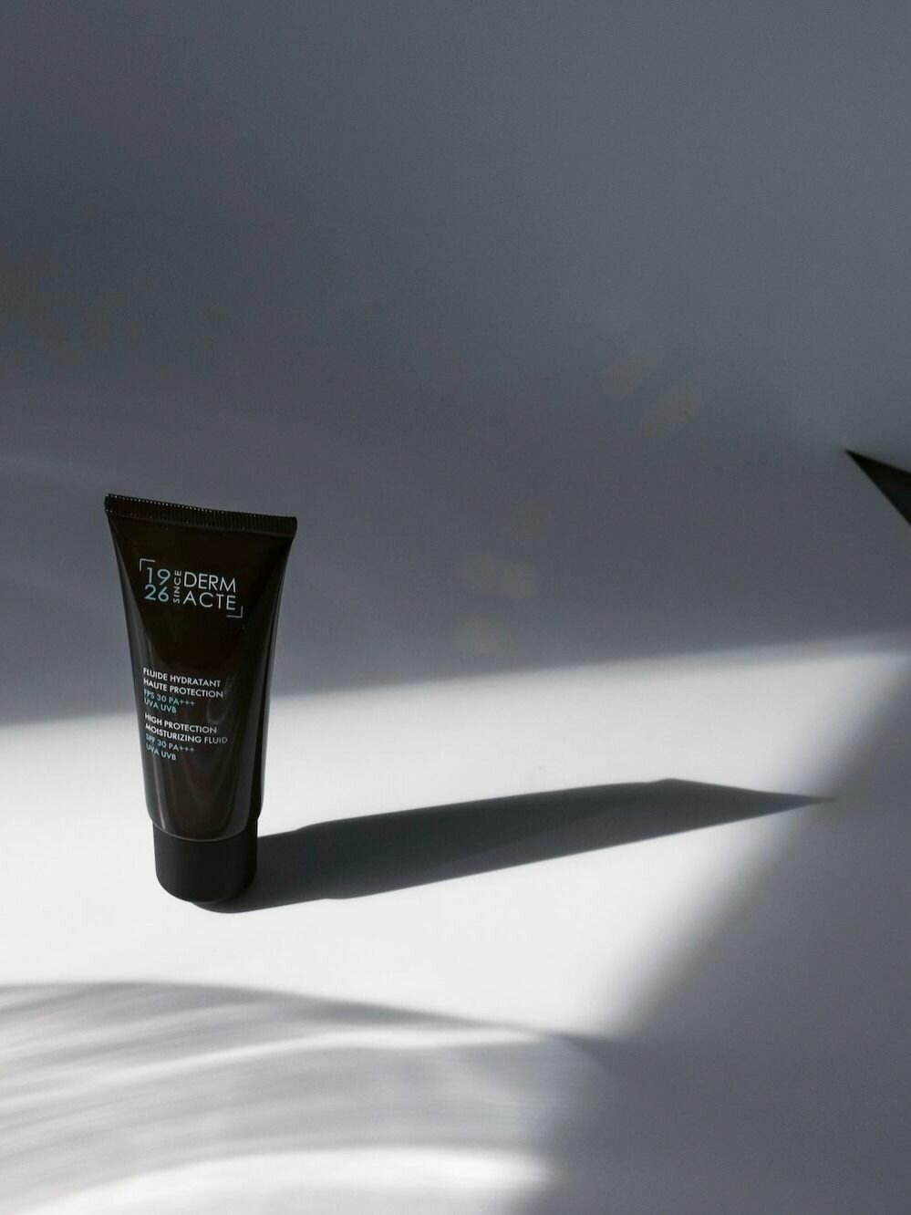 Academie Derm Acte Увлажняющая защитная эмульсия SPF 30 40 мл