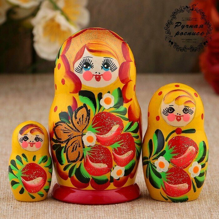 Матрёшка Земляничка , жёлтое платье, 3 кукольная, 10 см