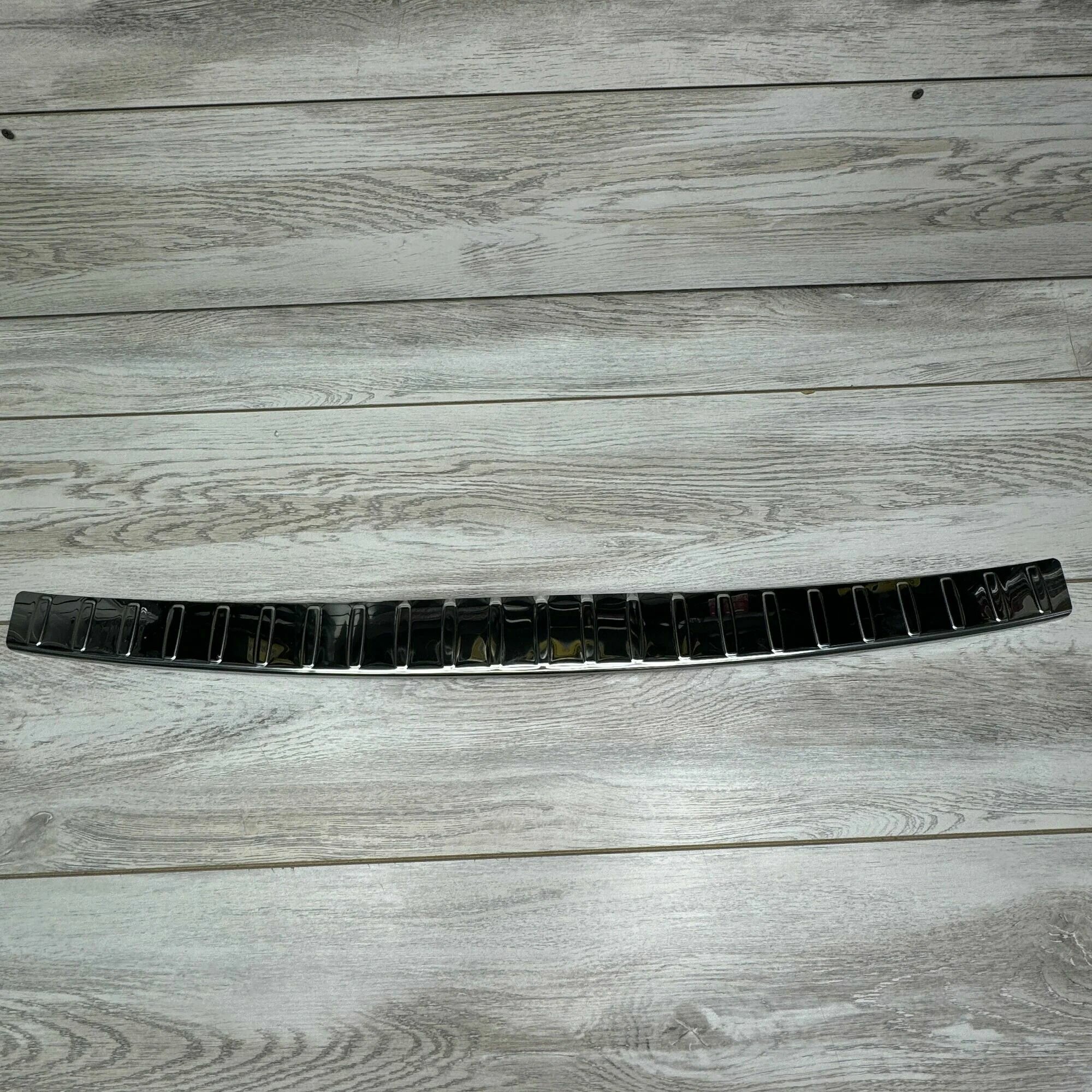 Накладка заднего бампера ВАЗ Vesta седан 2015- (загиб)