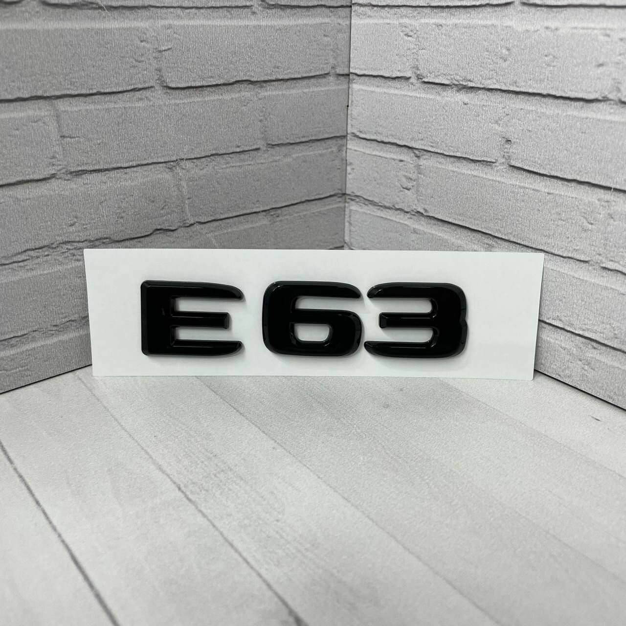 Эмблема шильдик E 63 для Mercedes чёрная