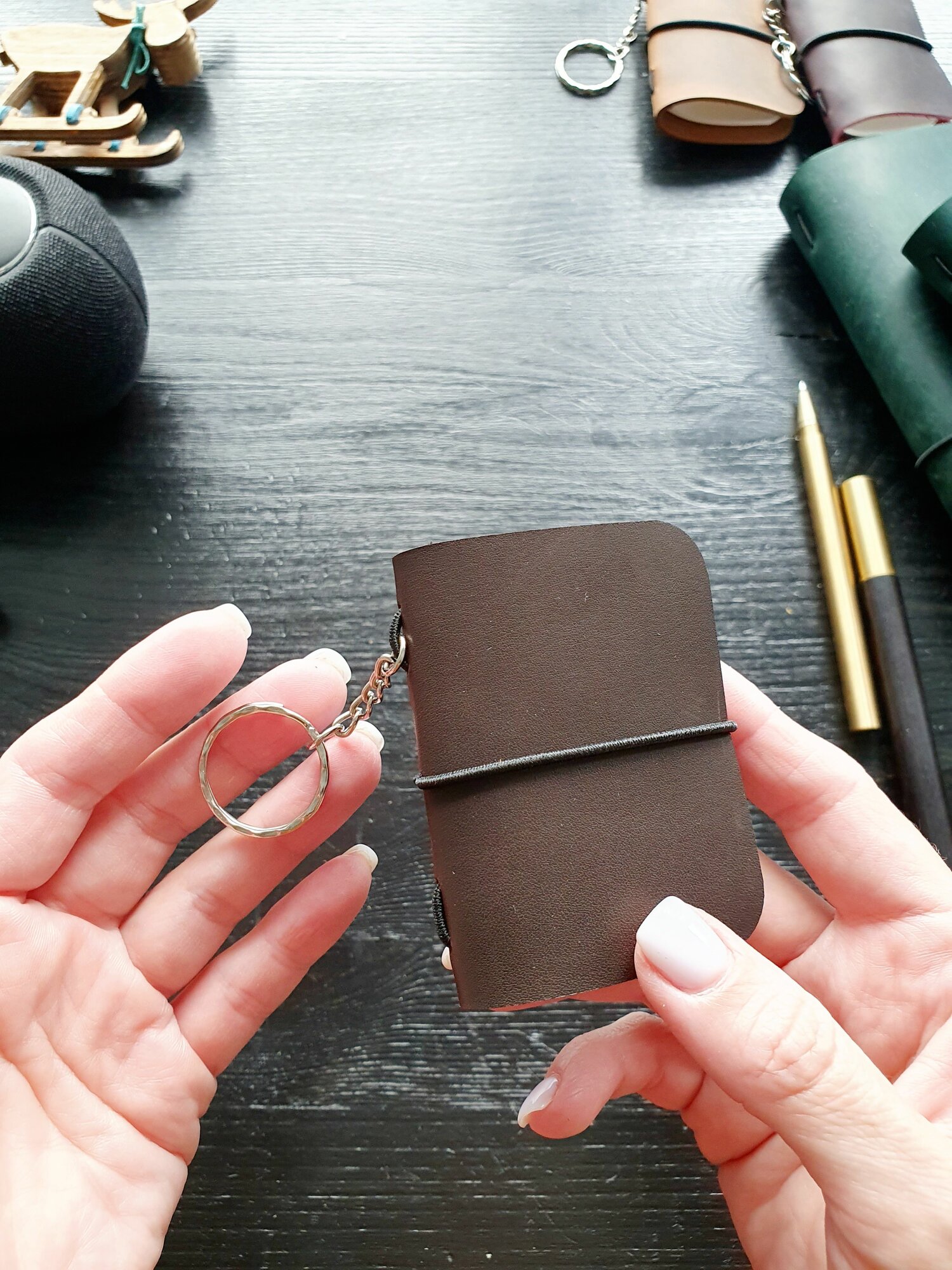 Кожаный блокнот А8 (6х7,5см) на цепочке с кольцом