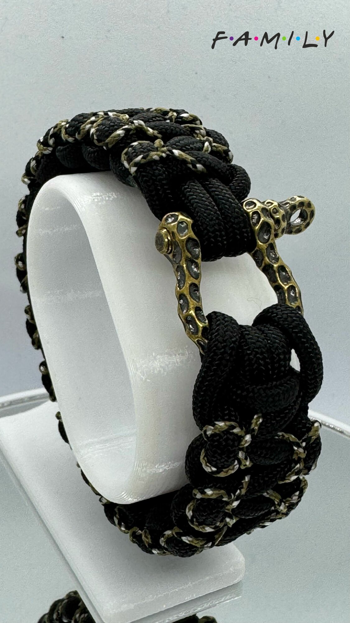 Плетеный браслет