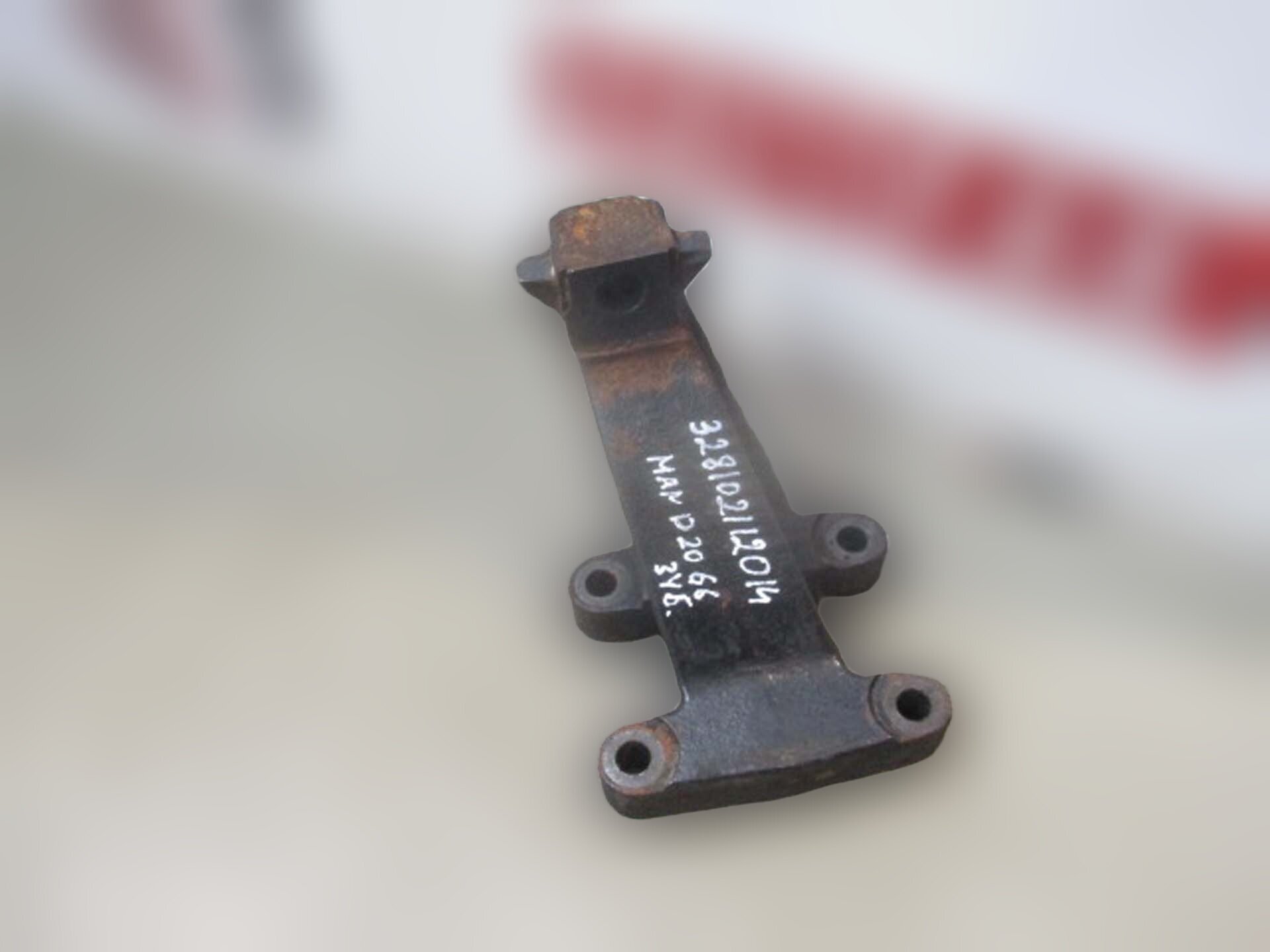 Кронштейн двигателя D2066 передний левый MAN TGA, TGS, TGX