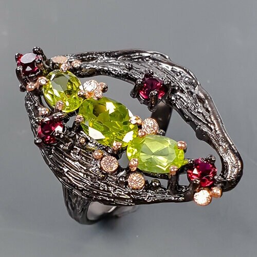 Кольцо помолвочное Серебряная лилия, серебро, 925 проба, родирование, чернение, перидот