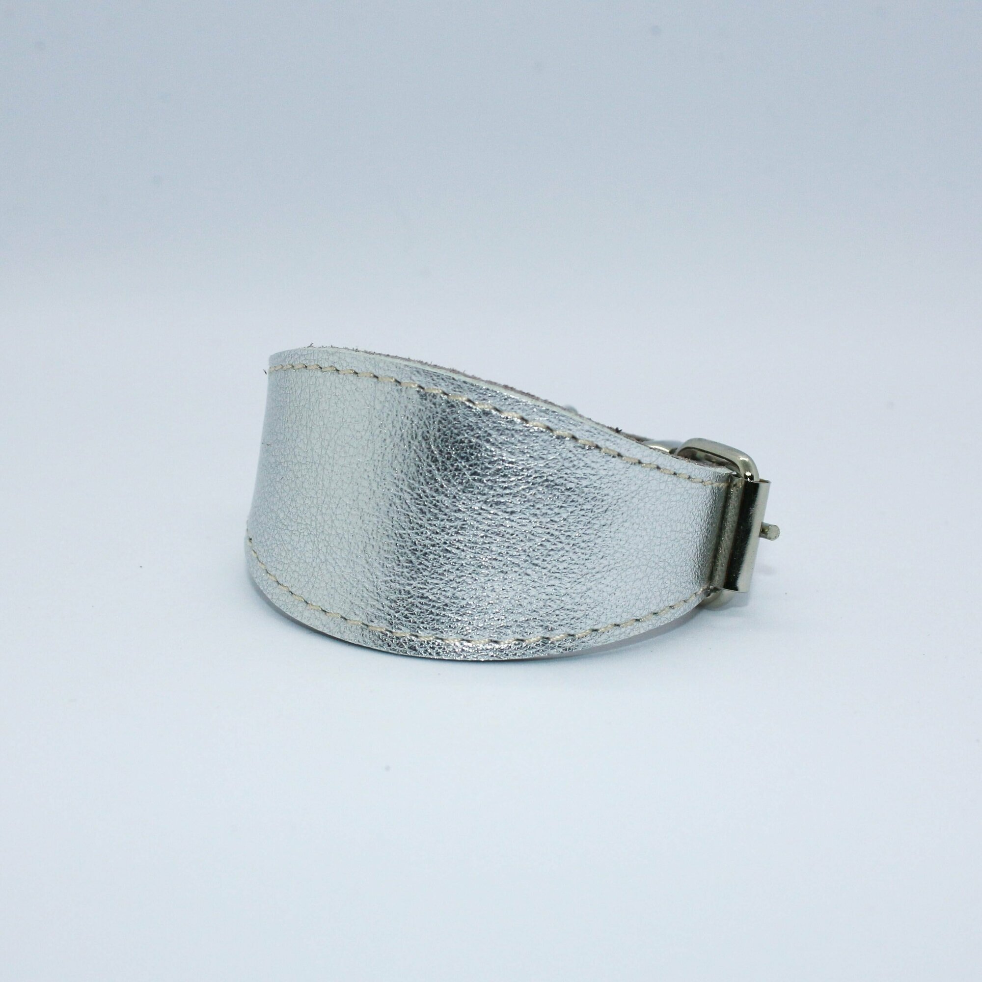 Ошейник-селедка серебро для собак из натуральной кожи. Обхват шеи 19-23 см, ширина 3,5 см