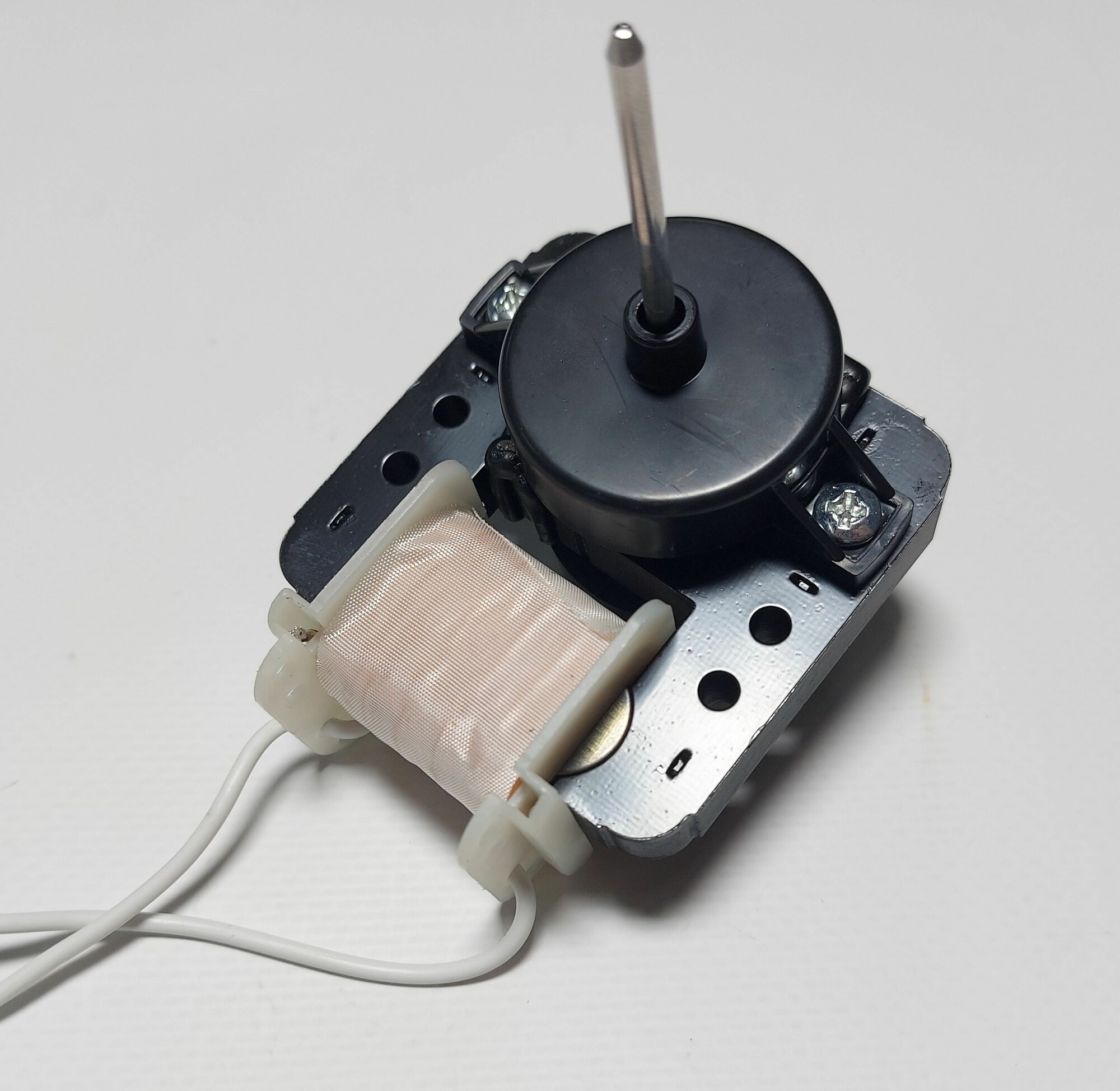 Мотор (двигатель) вентилятора 4680JR1009F 220V 9W 1750RPM для холодильника LG (HL016 / MTF717RF)