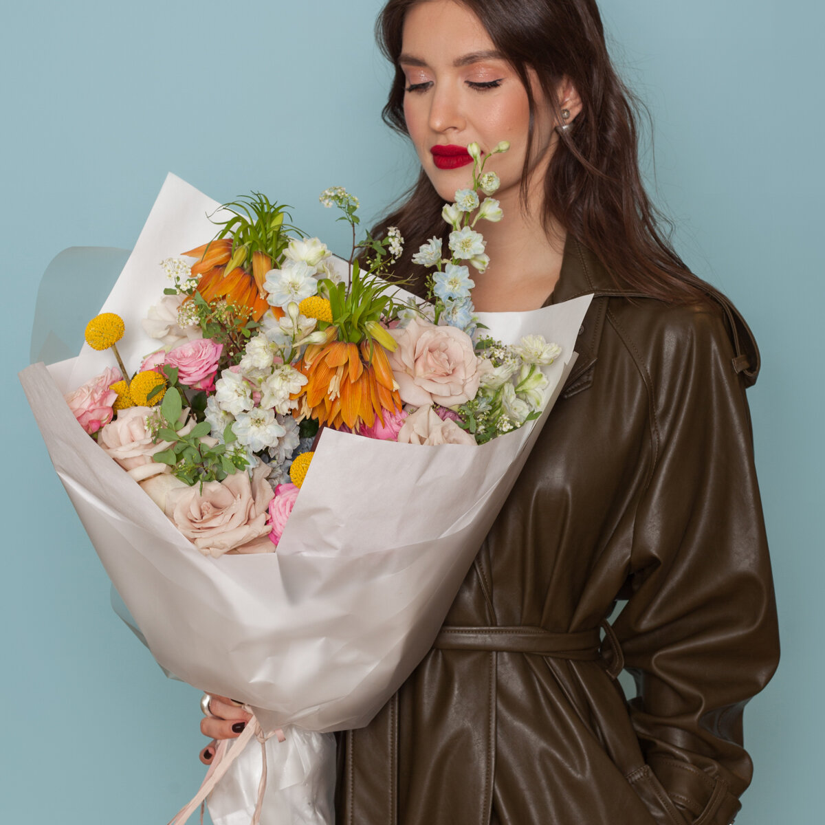 Букет из дельфиниума, фритилярии, розы №1607