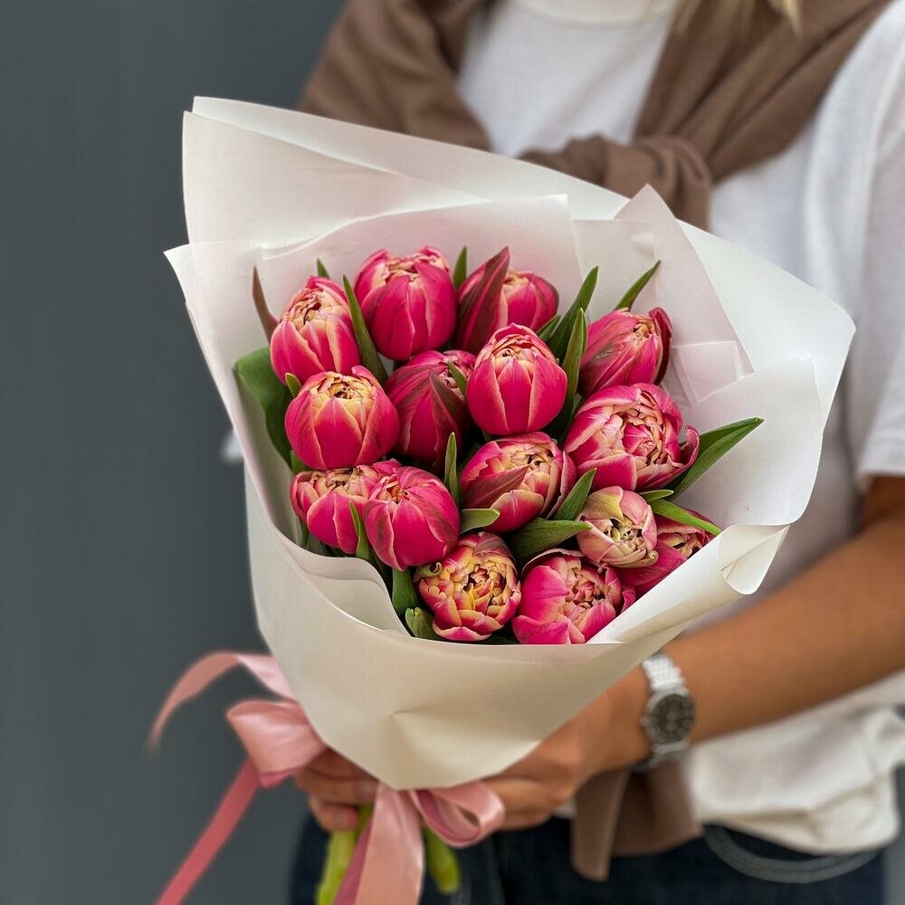 Букет живых цветов. Яркие пионовидные тюльпаны Коламбус в авторской упаковке, 15 штук. Veresk278
