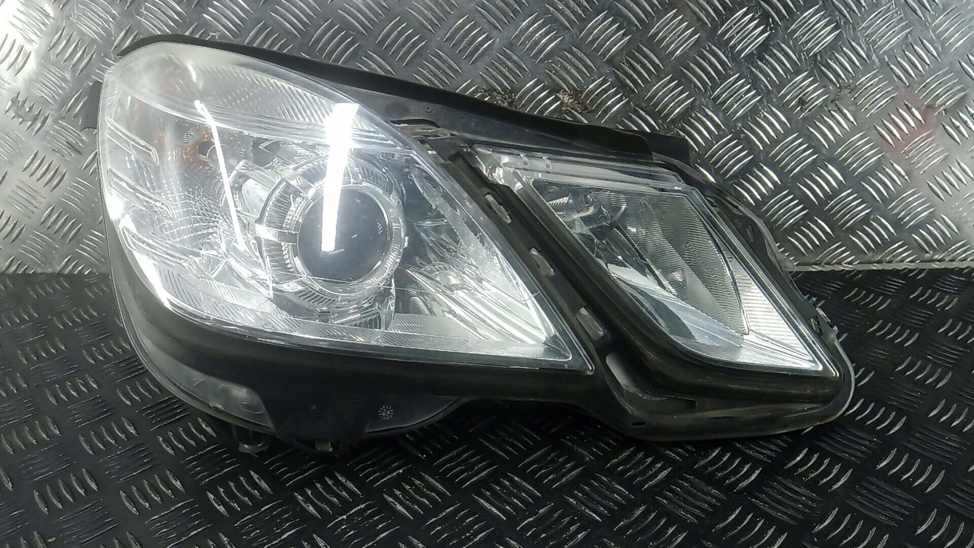 Фара правая MERCEDES BENZ E-CLASS W212