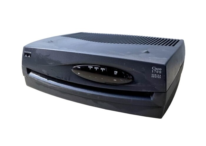 Маршрутизатор Cisco 1751 без блока питания и доп модулей