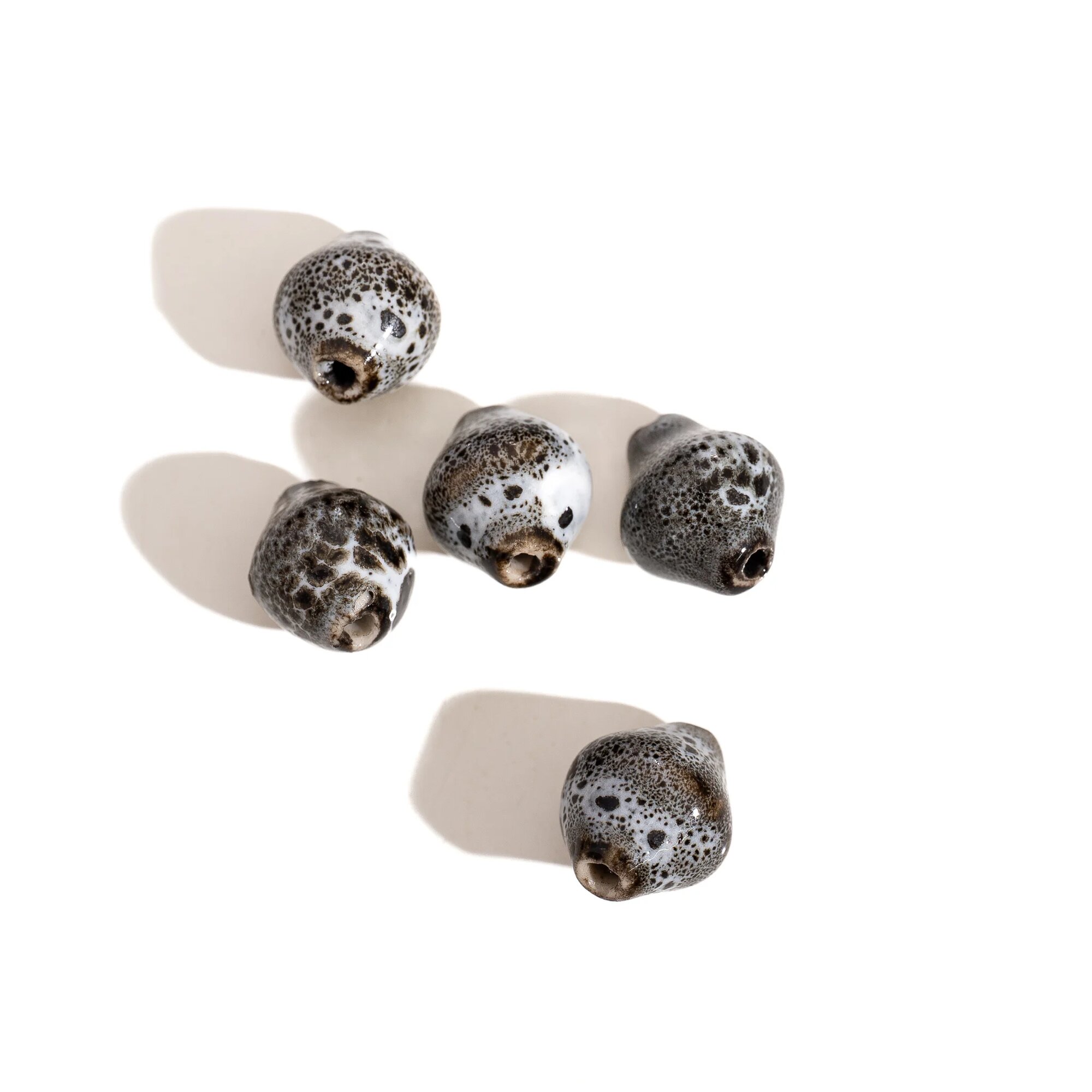 Черные керамические самородок в крапинку для изготовления ювелирных изделий своими руками, винтажные глазурованные бусины для ожерелья, браслета, сережек