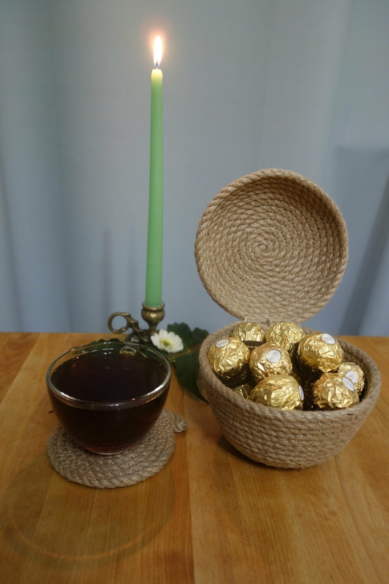 Декоративная корзинка JutoVnik, с крышкой, из джута и кожи, имбирный пряник