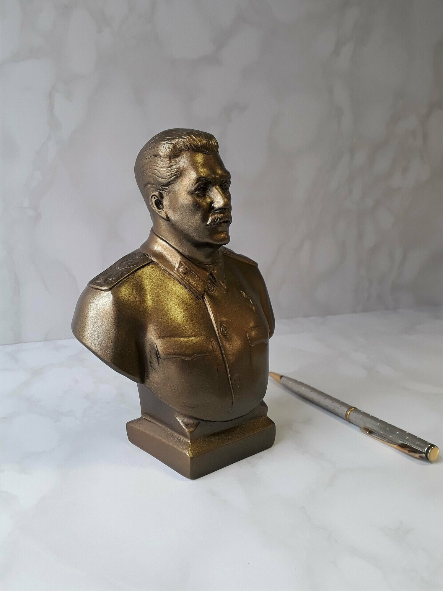 Статуэтка бюст политический деятель И. В. Сталин. Высота 16см. Гипс. Цвет бронза.