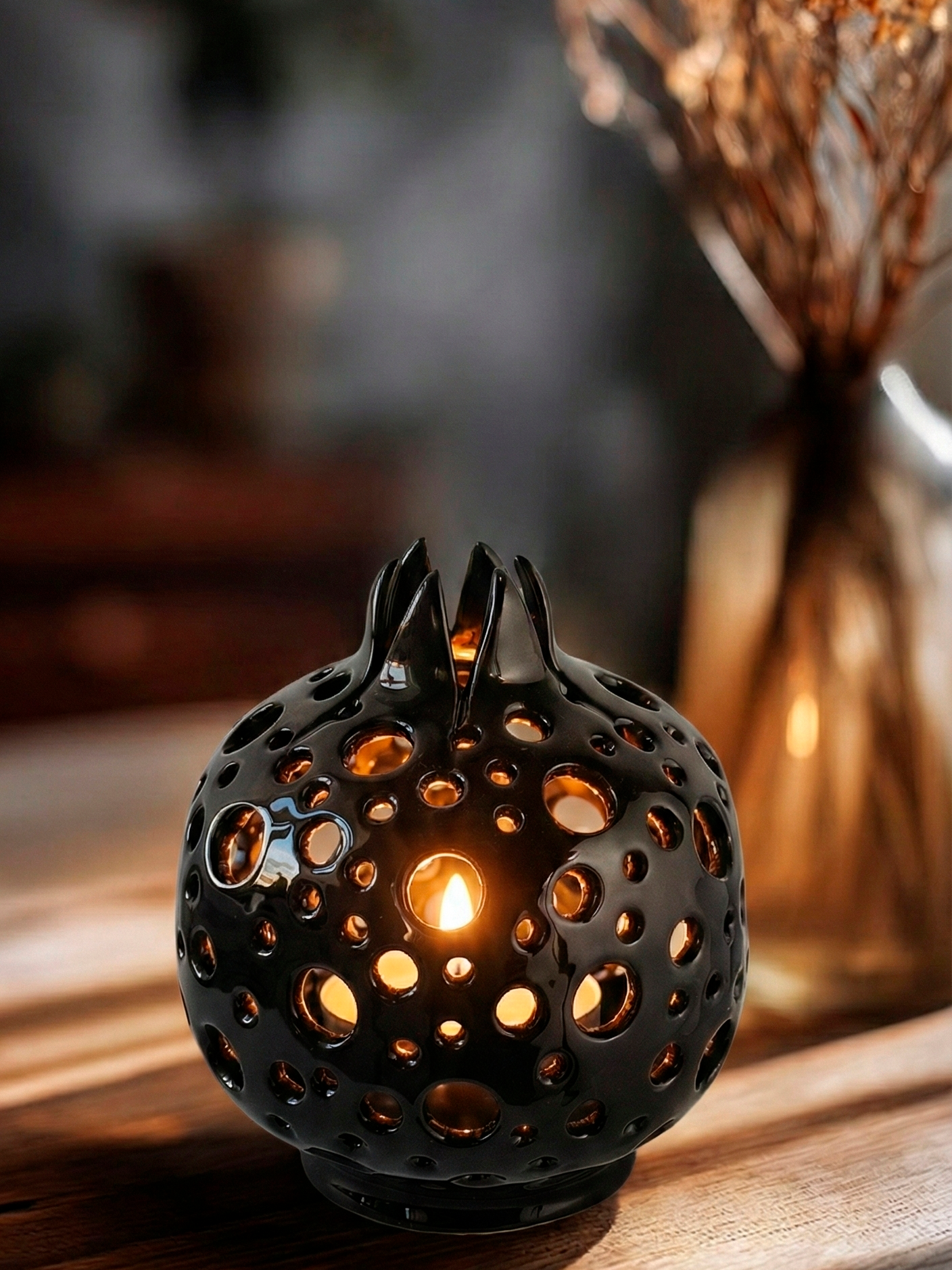 Подсвечник гранат черный средний, высота 11 см.