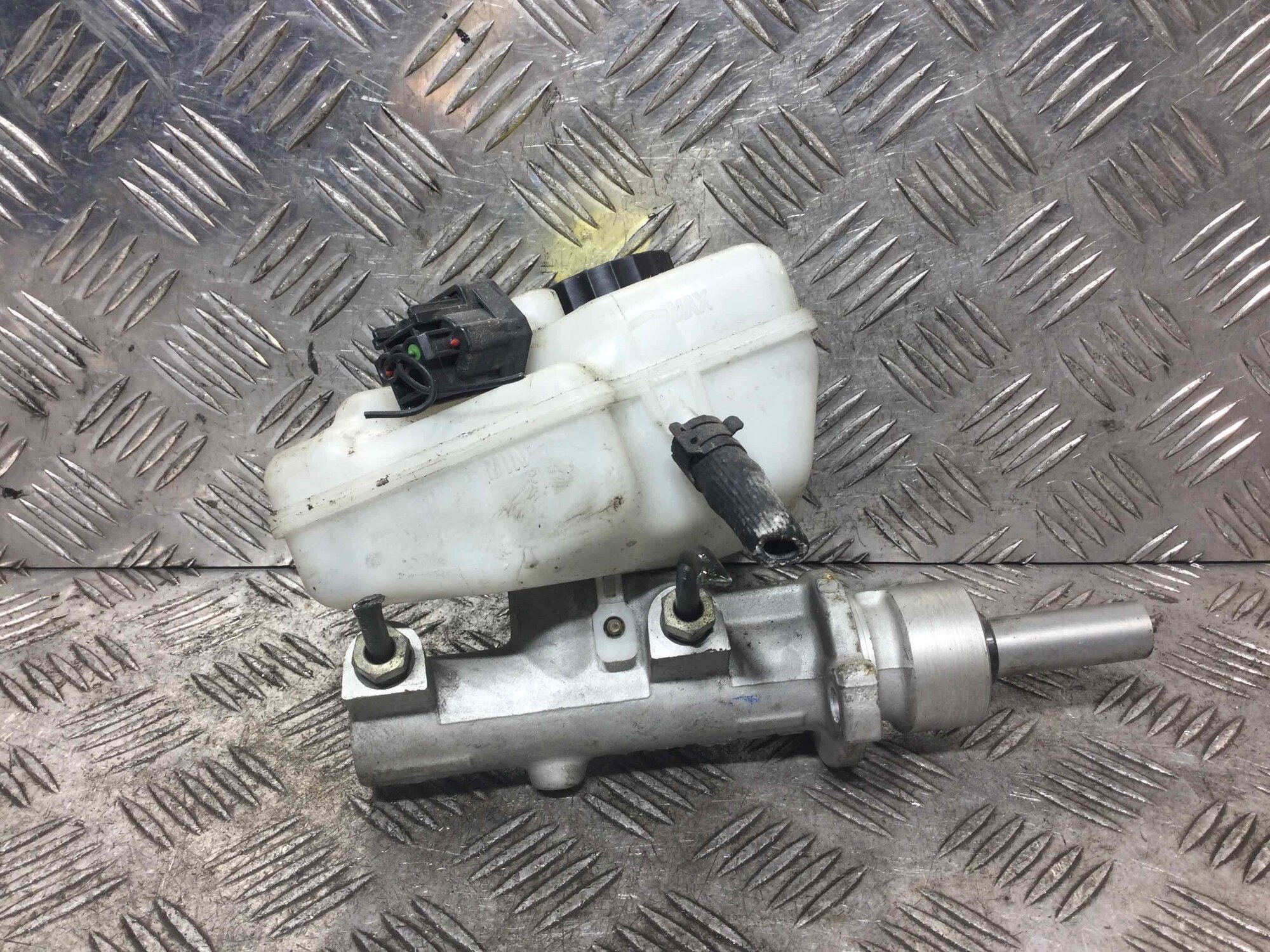 Б/У Цилиндр тормозной главный Ford Mondeo 3 поколение (2000-2003) 2002 г.