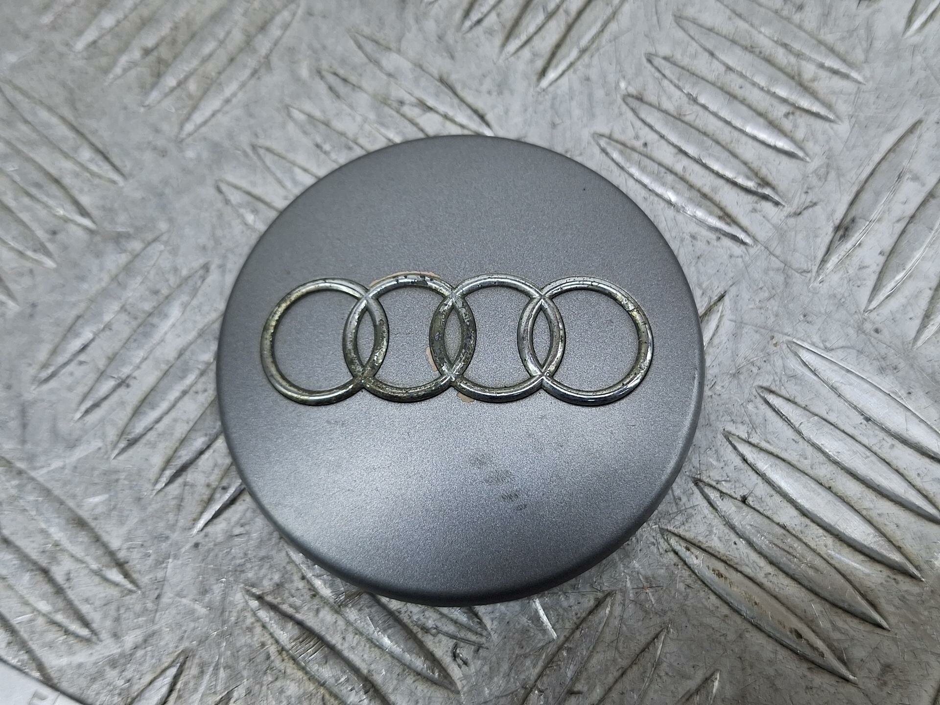 Колпачок литого диска Audi A6 8D0601170