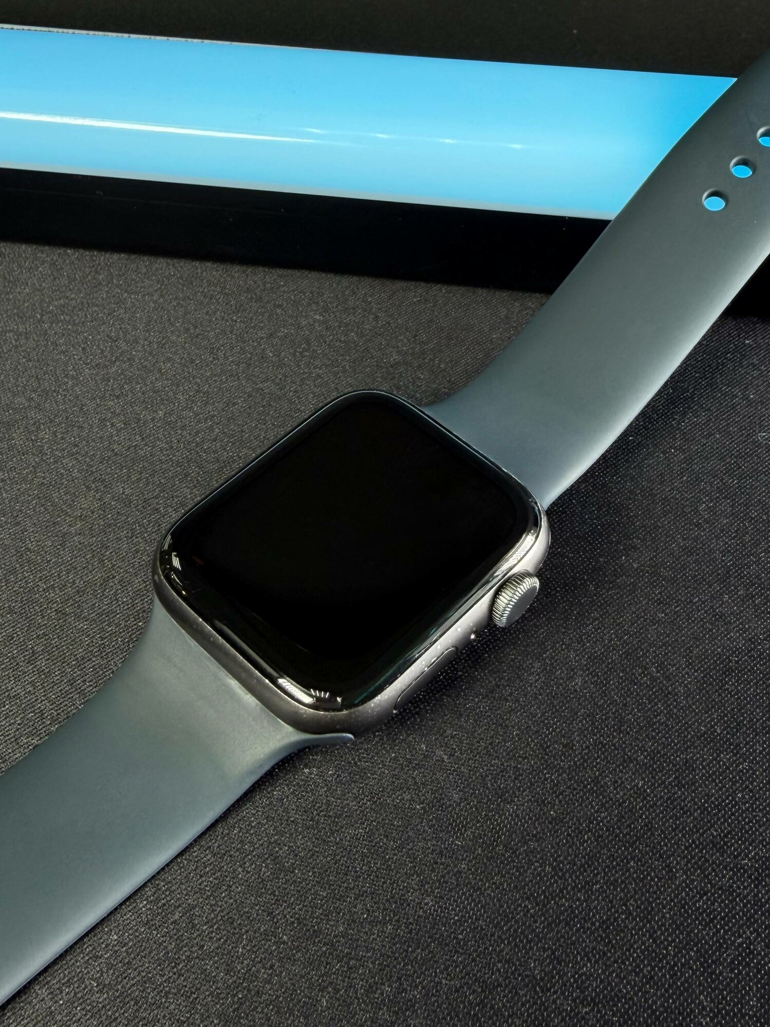 Умные часы Apple Watch SE, Black, 44mm, 83%, силикон, алюминий