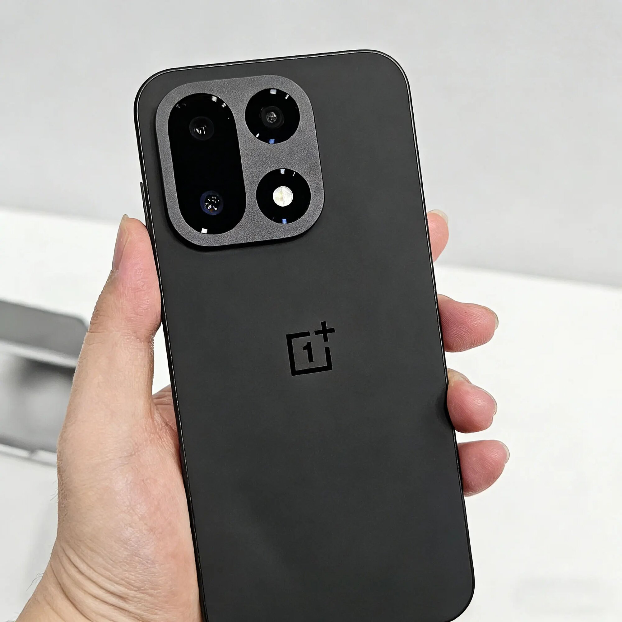Смартфон OnePlus 15, 16/512ГБ — фото 1