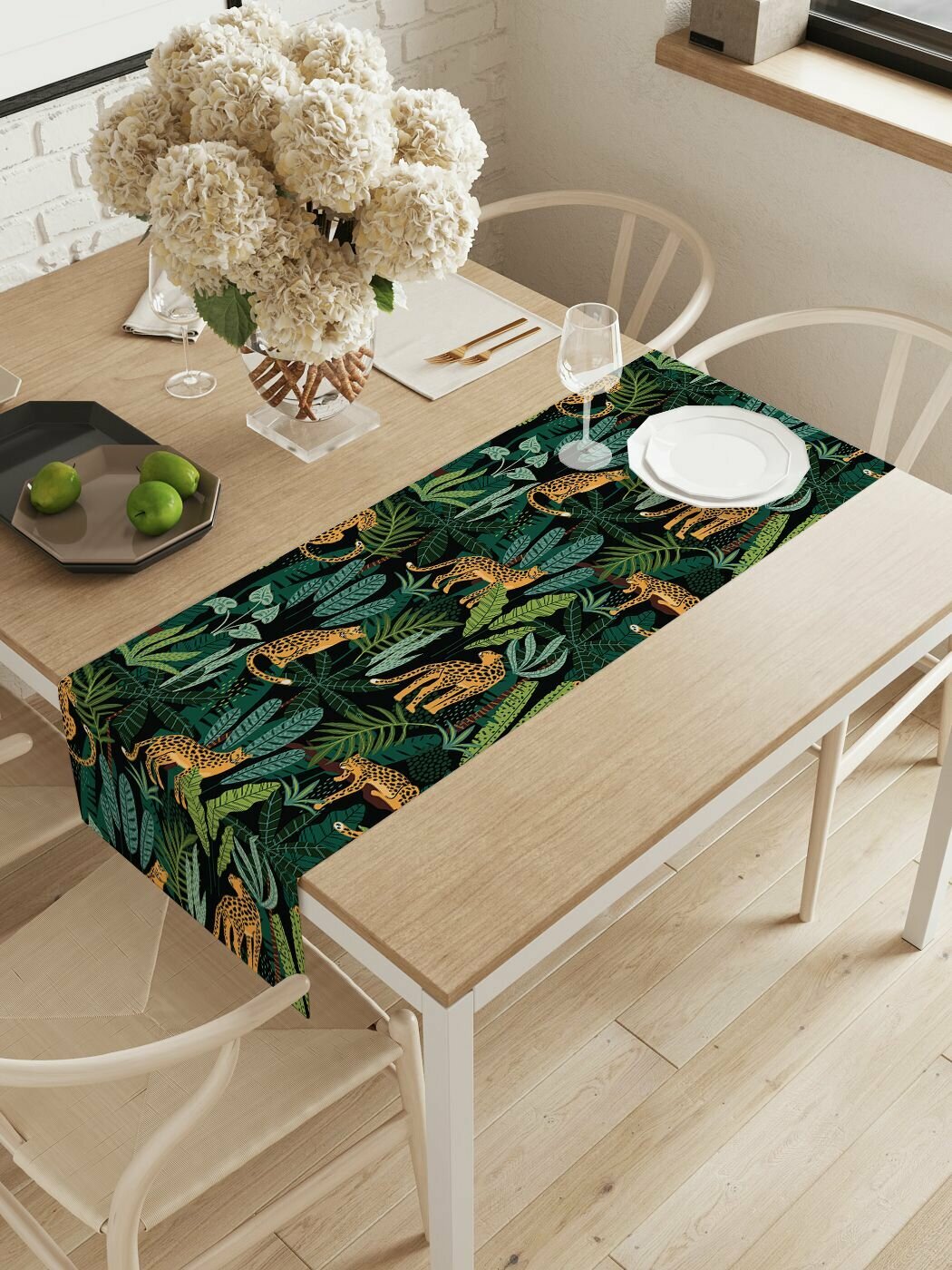 Дорожка водоотталкивающая на стол "Леопарды джунглях" 145х40 см, JoyArty
