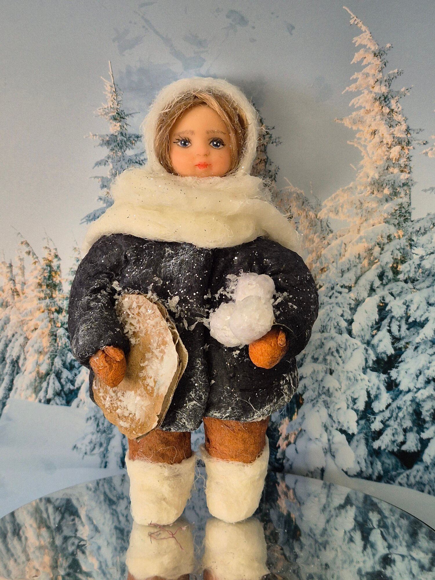 Ёлочная игрушка Affavatta, "Девочка со снежками", 12см, ручная роспись