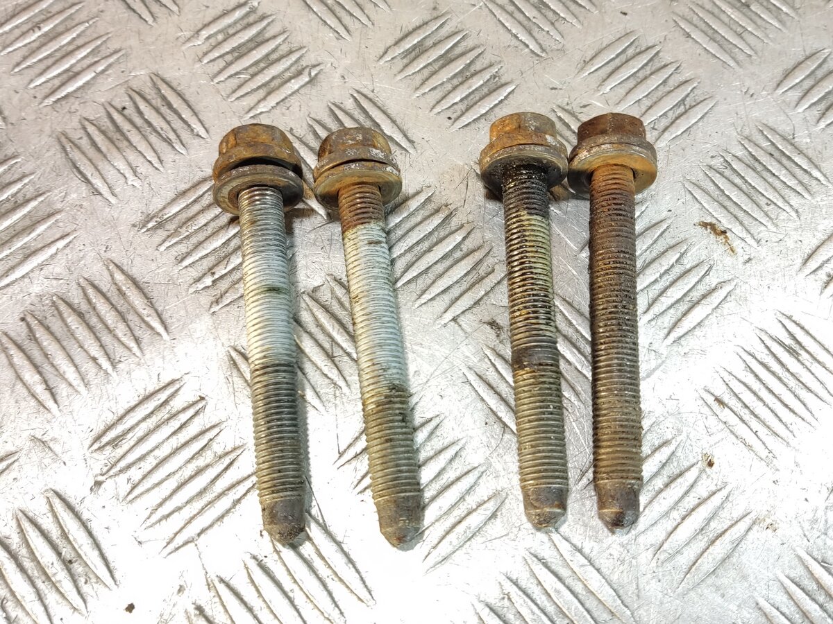 Болт подрамника заднего SKODA Octavia 2004 2013 N91047502