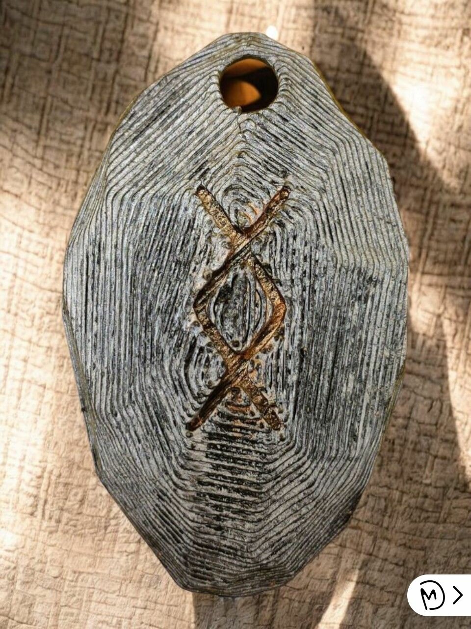 Руна скандинавская Символ бога Ингви, плодородие, рождаемость, новое начало, конец цикла (Ингуз)