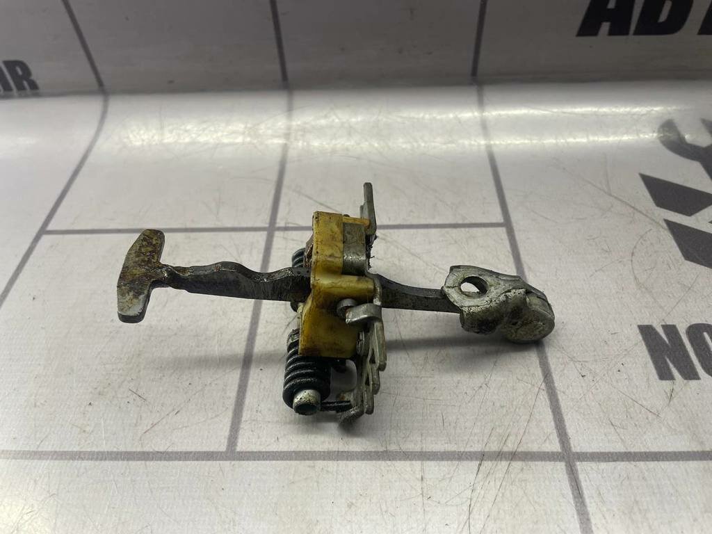 Ограничитель двери Renault Fluence 10-17