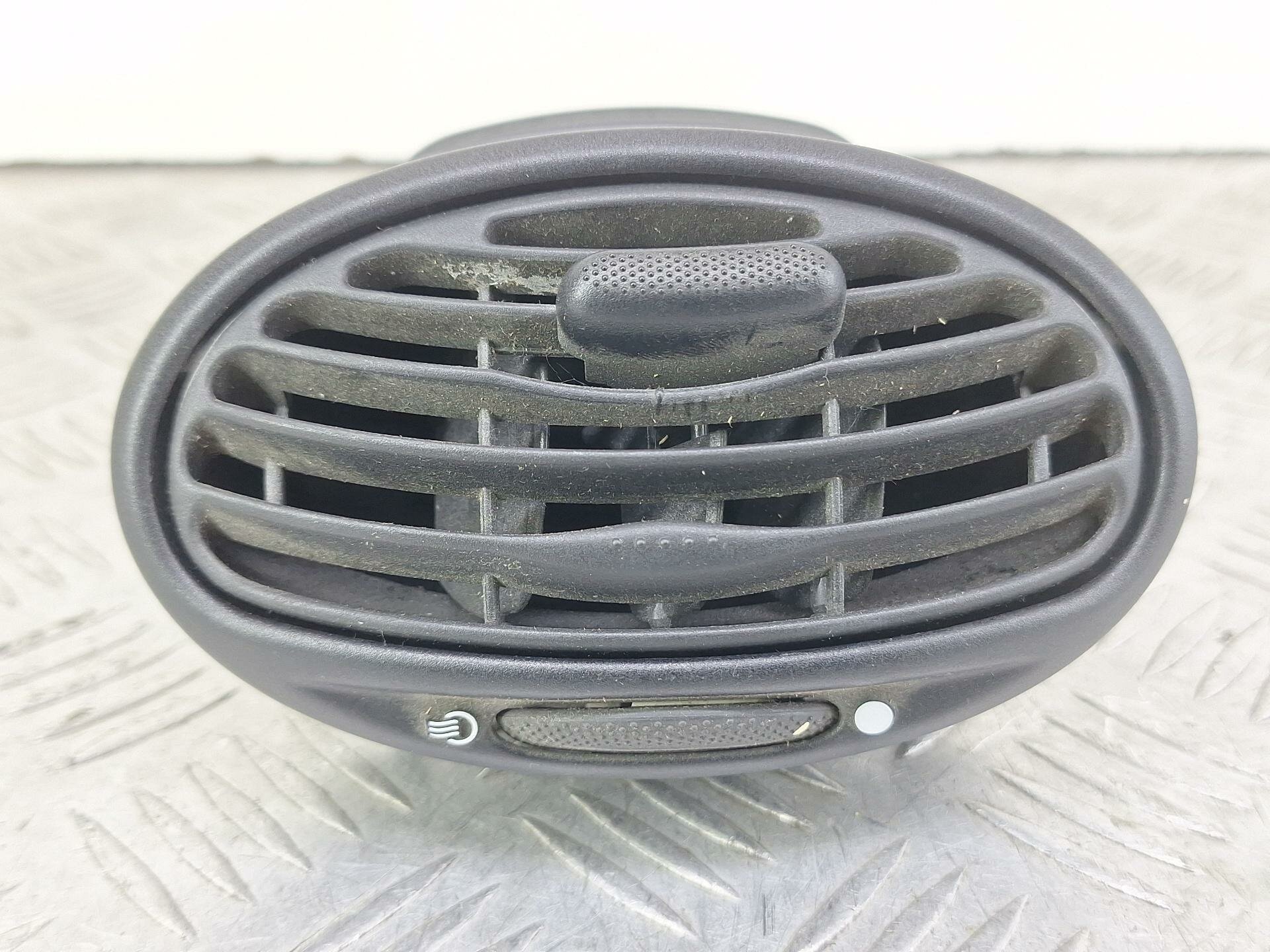 Дефлектор обдува салона Ford Focus 2001 98AB19893AKW