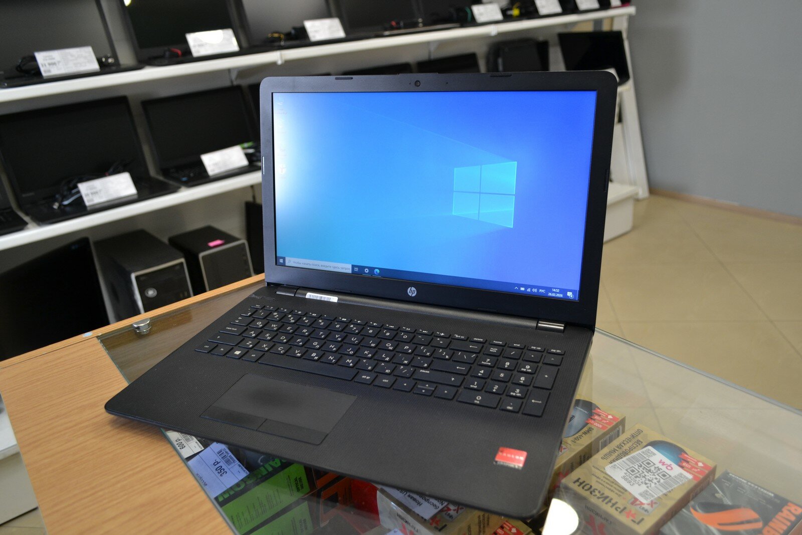 Ноутбук 15.6" HP 15-bw644ur (AMD A6-9220, RAM 6 ГБ, SSD 120 ГБ, AMD Radeon R5 M330 2 ГБ DDR3)