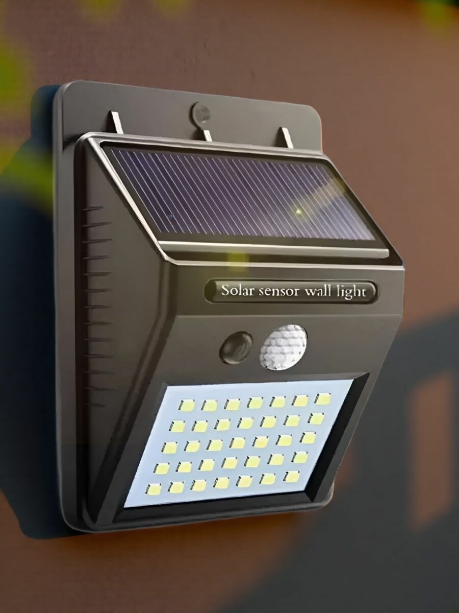 Уличный фонарь с датчиком движения на солнечной батарее