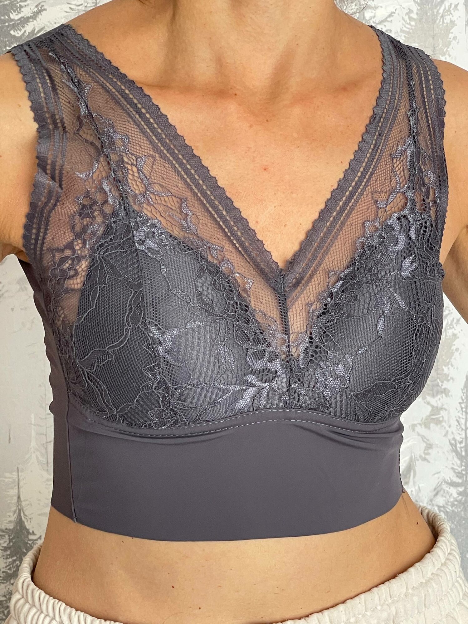 Топ с чашками кружевной