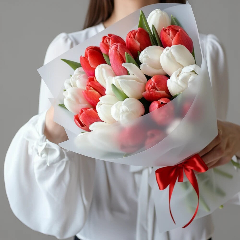Букет из белых и красных тюльпанов 25 шт.