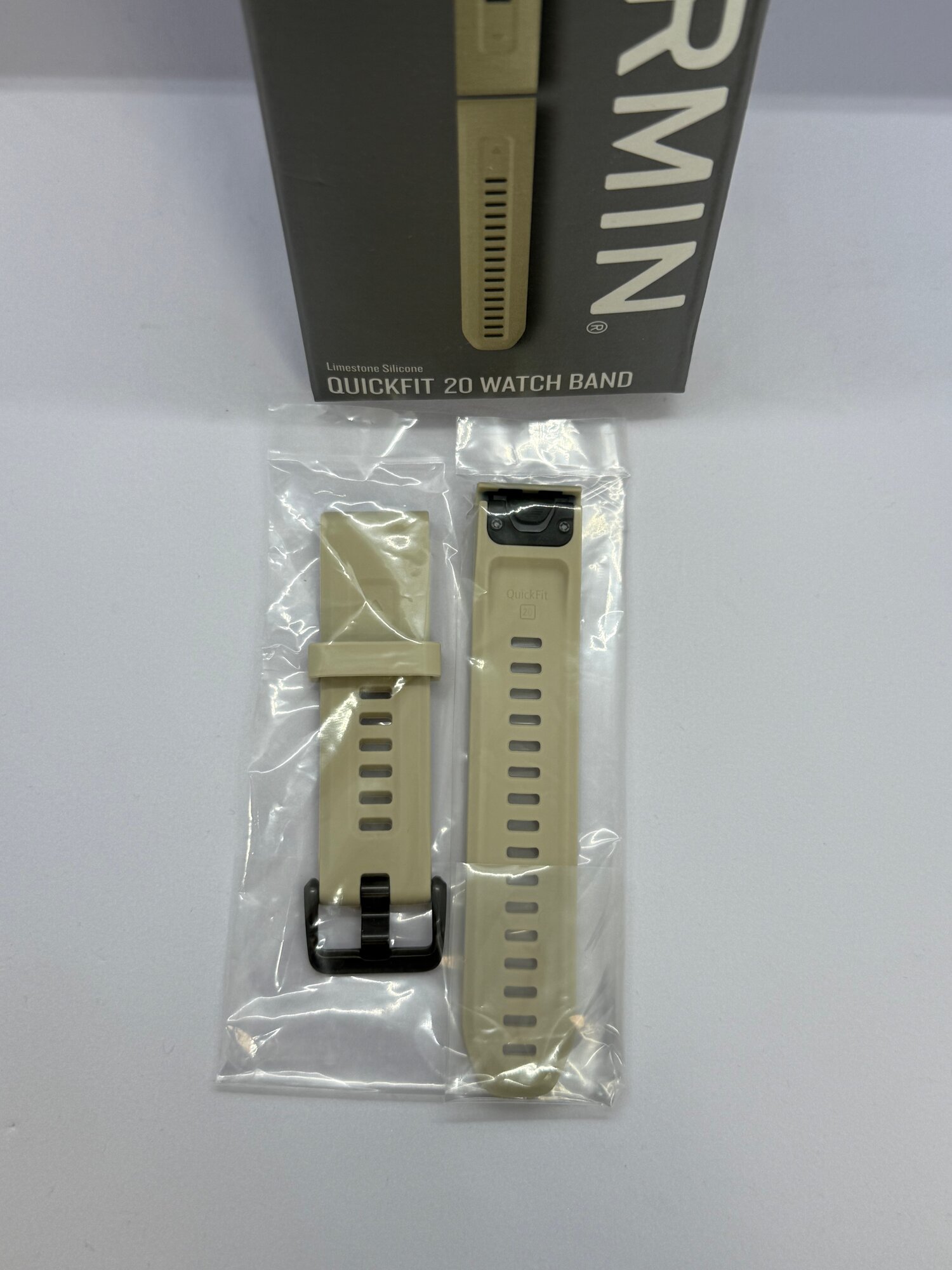 Ремешок сменный Garmin QuickFit 20mm Limestone из гипоаллергенного силикона 010-13102-08, бежевый