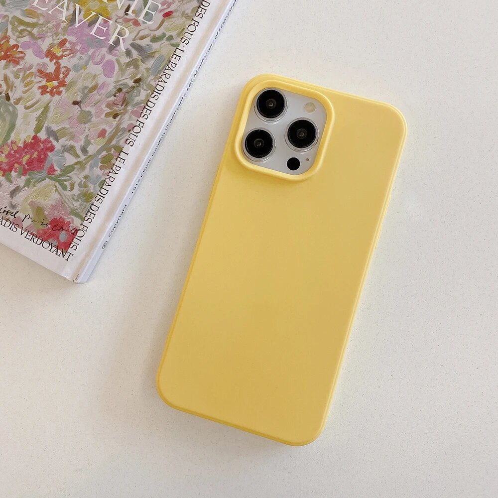 Желтый силиконовый чехол для iPhone 14