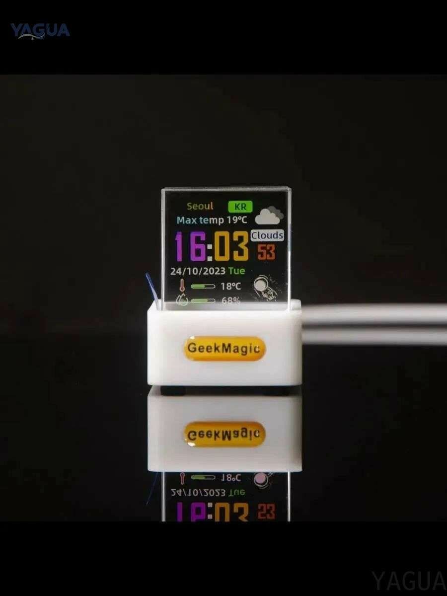 Cyber Cube: Голографический куб с часами и погодой YAGUA