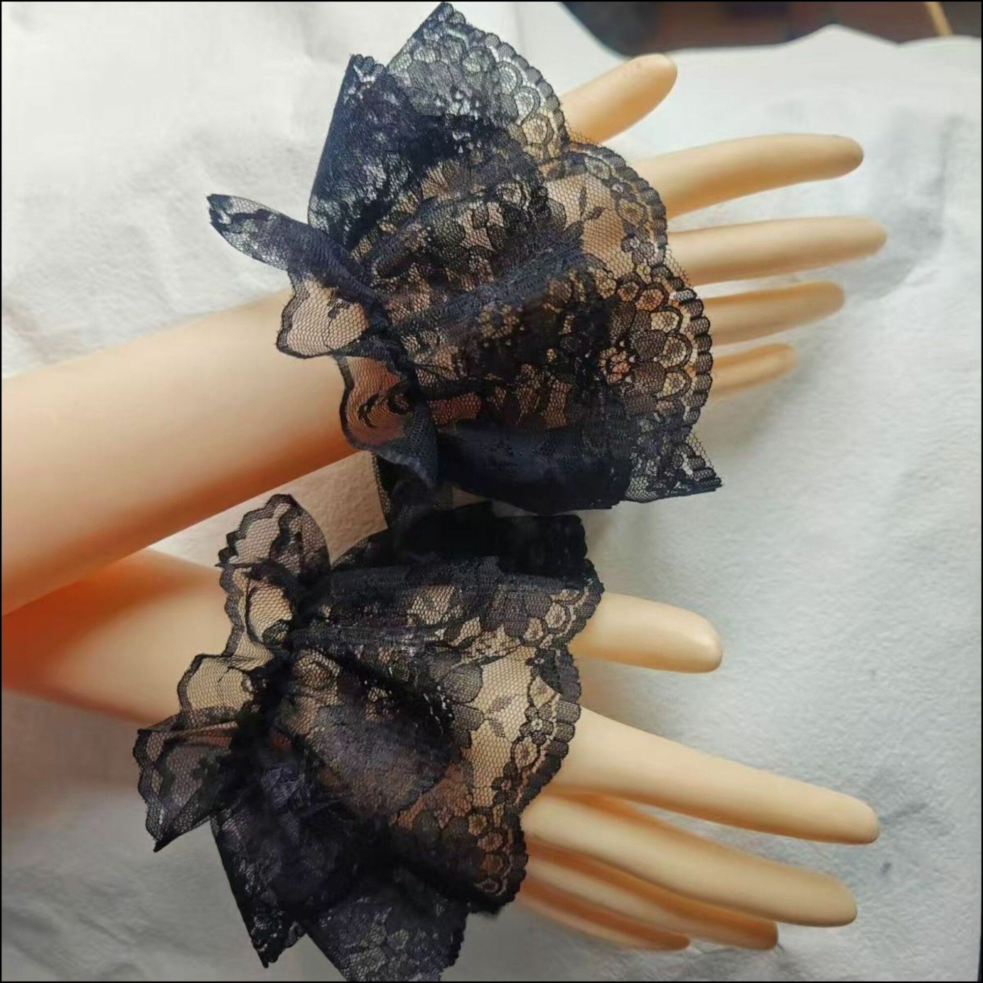 Кружевные манжеты в стиле ретро