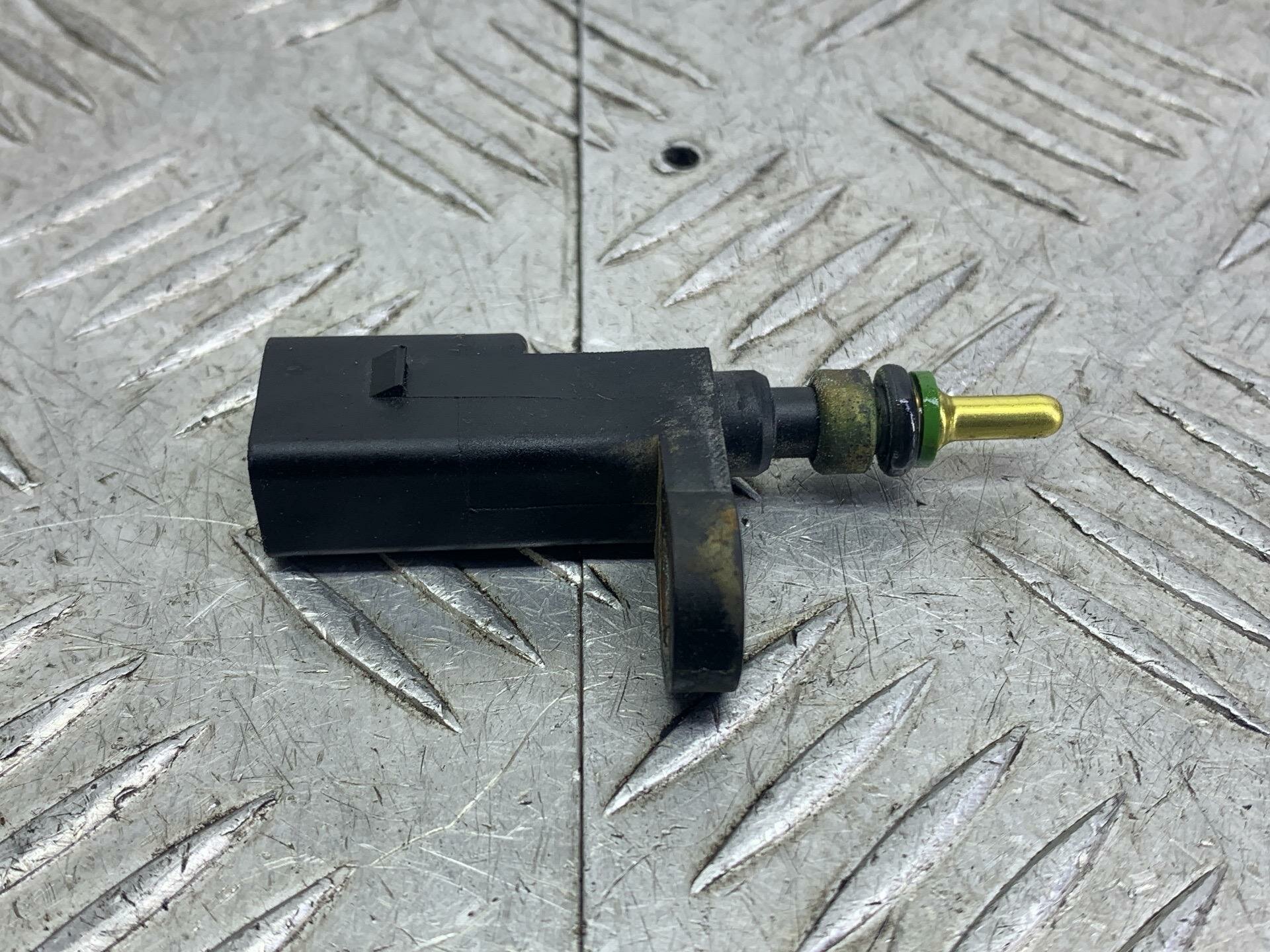 Датчик температуры охлаждающей жидкости Volkswagen Caddy 5 2022 03F919501B