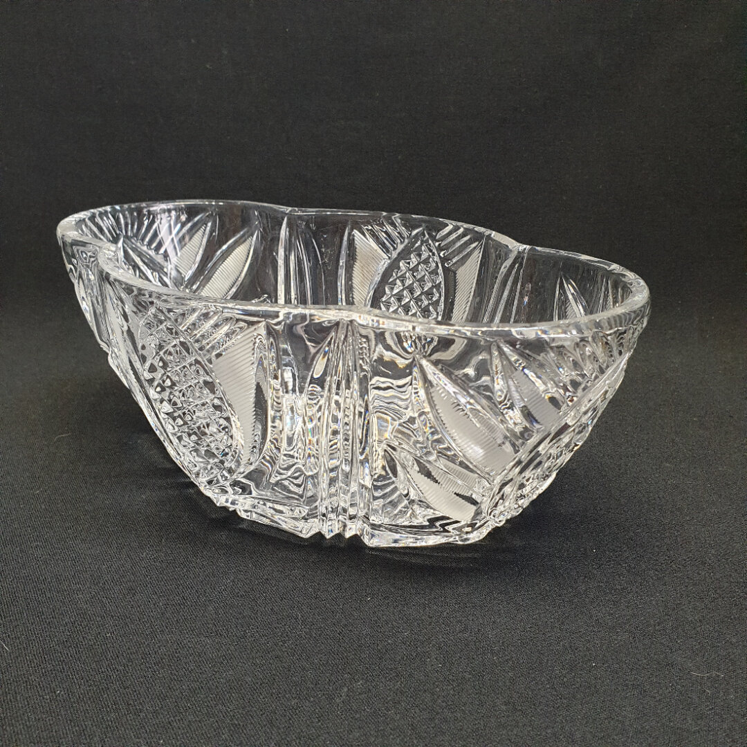 Хрустальный салатник овальной формы "Подсолнух", СССР