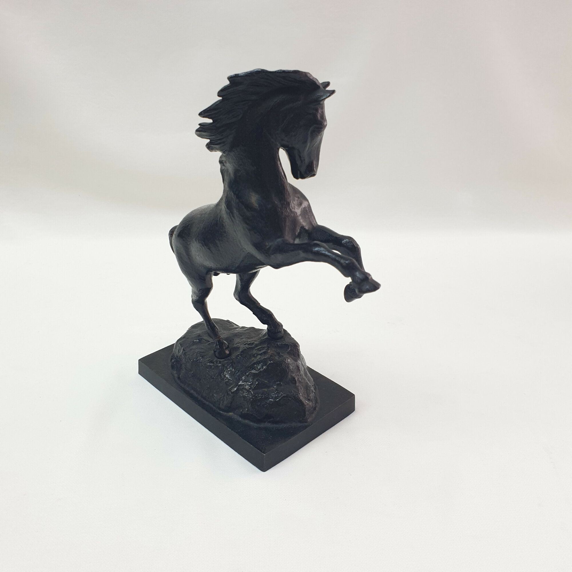 Винтажная статуэтка Касли "Играющий конь", чугун, 1988 год СССР. Требует реставрации ноги.