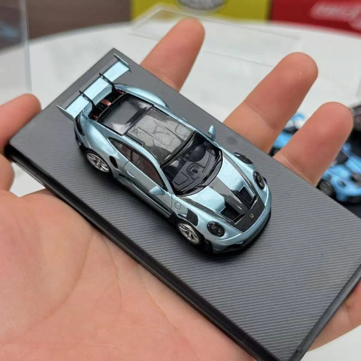 Коллекционная модель Maisto Porsche 911 GT3 RS 1:64 ice blue