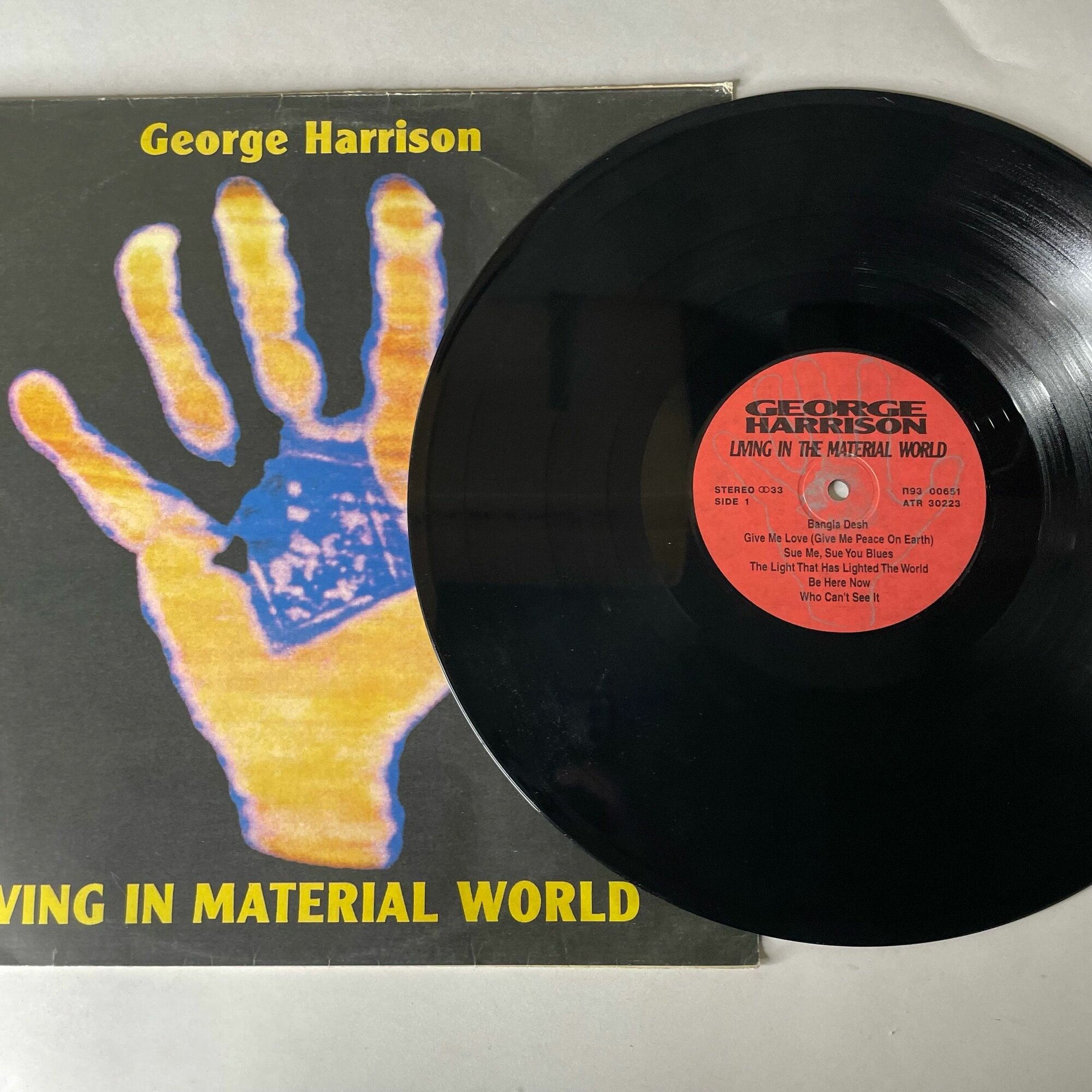 Винтажная виниловая пластинка LP George Harrison Living In The Material World (Россия 1993)