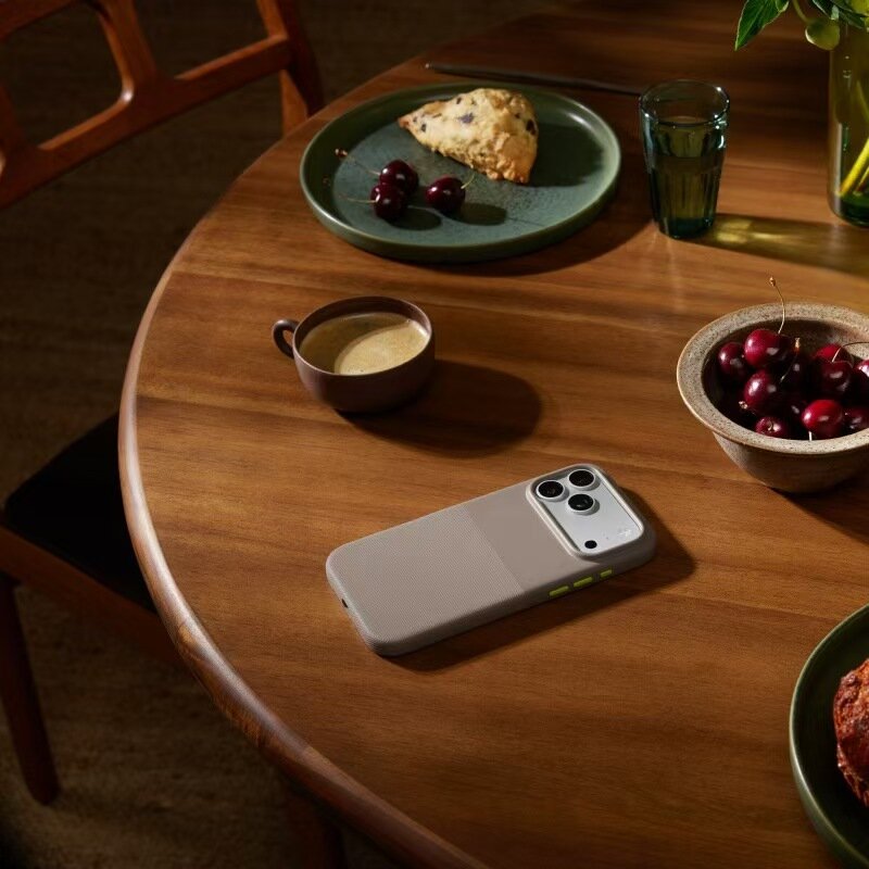 Защитный чехол iPhone 17 Pro Max. Поддержка MagSafe и управления камерой — фото 1