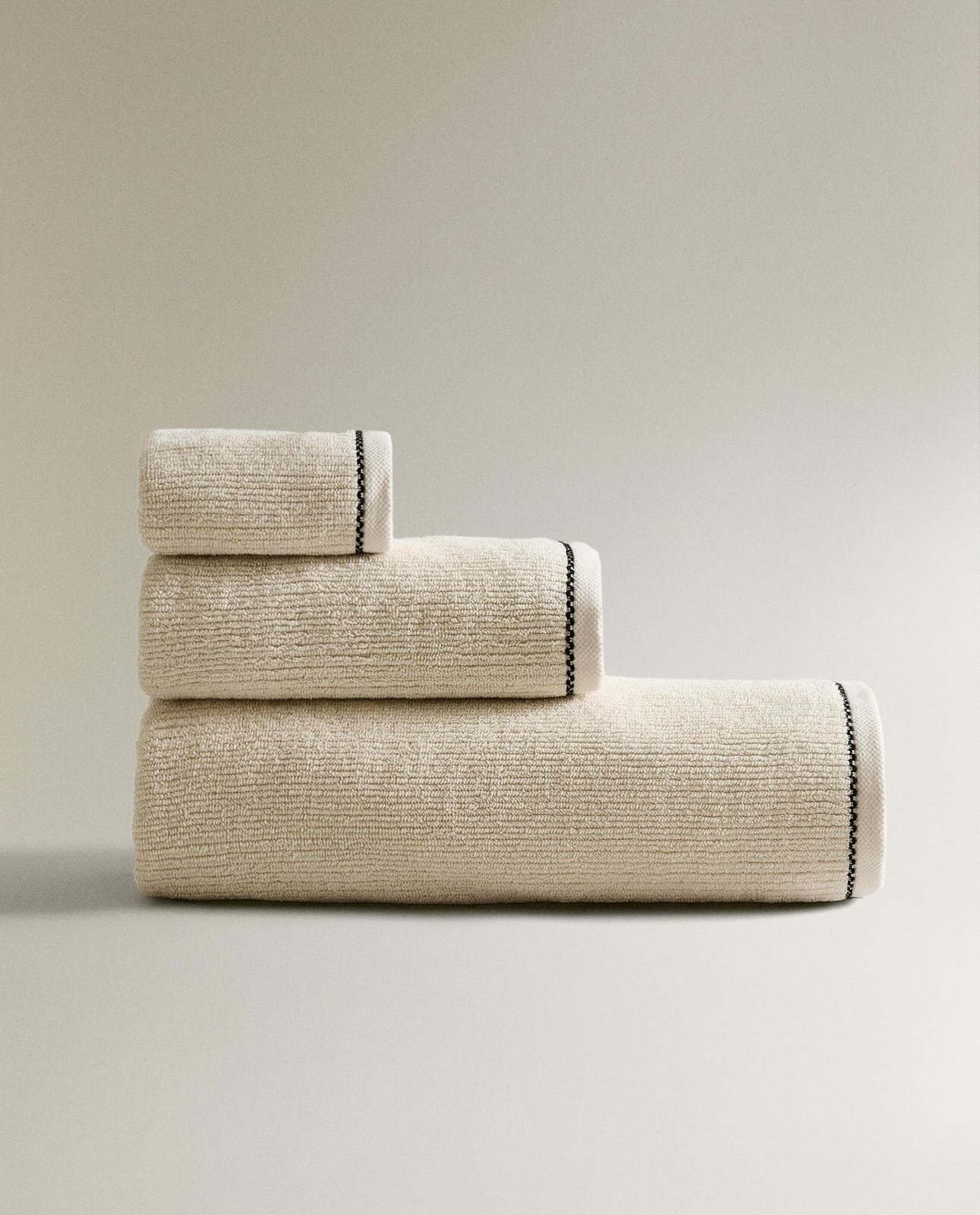 Полотенце для ванной ZARA HOME банный ручник с декоративной строчкой, песочный, 50x90 см 8548/013/711-35