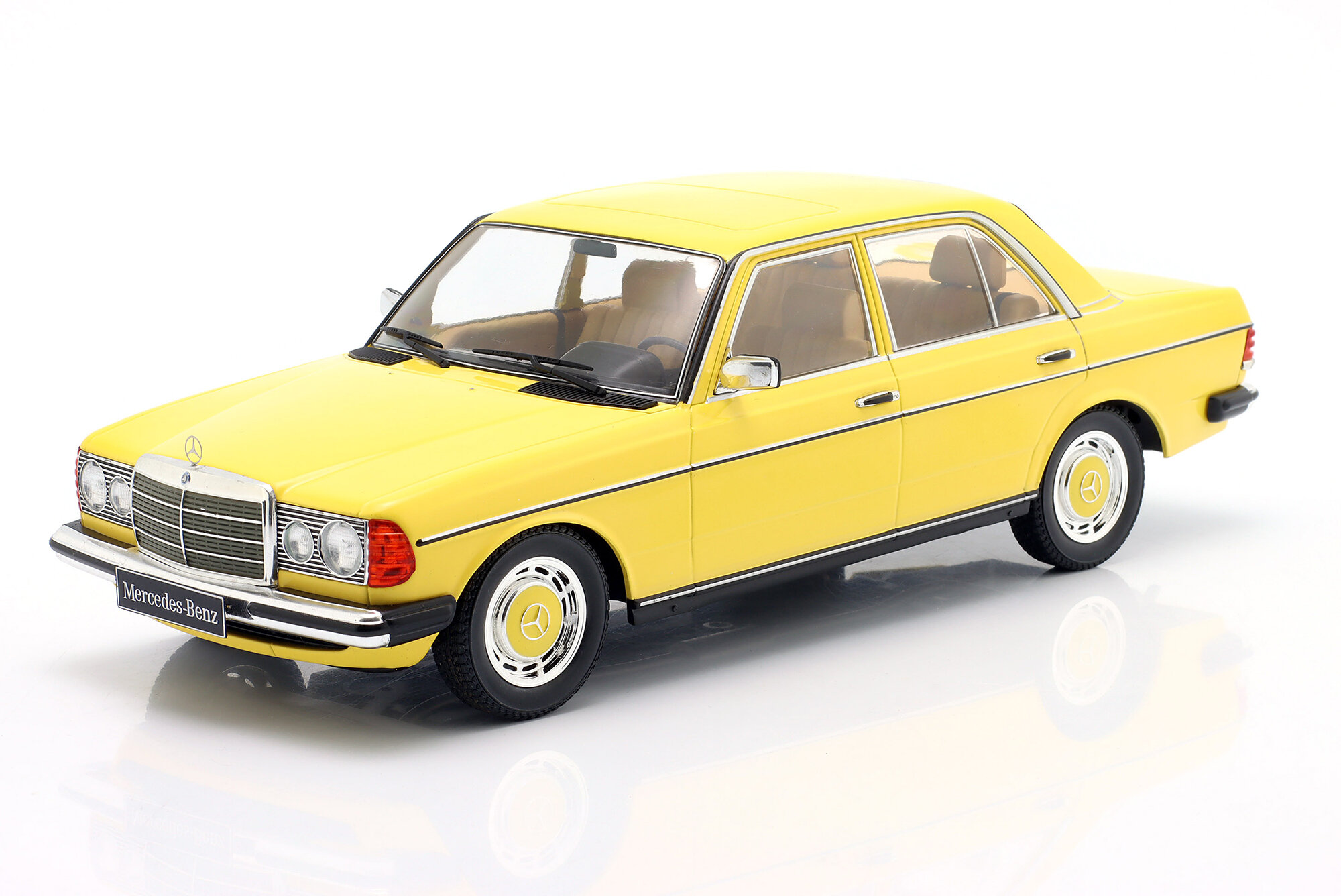 Модель коллекционная KK-SCALE Mercedes 230E W123 saloon 1975 yellow / мерседес 230E W123 салун желтый