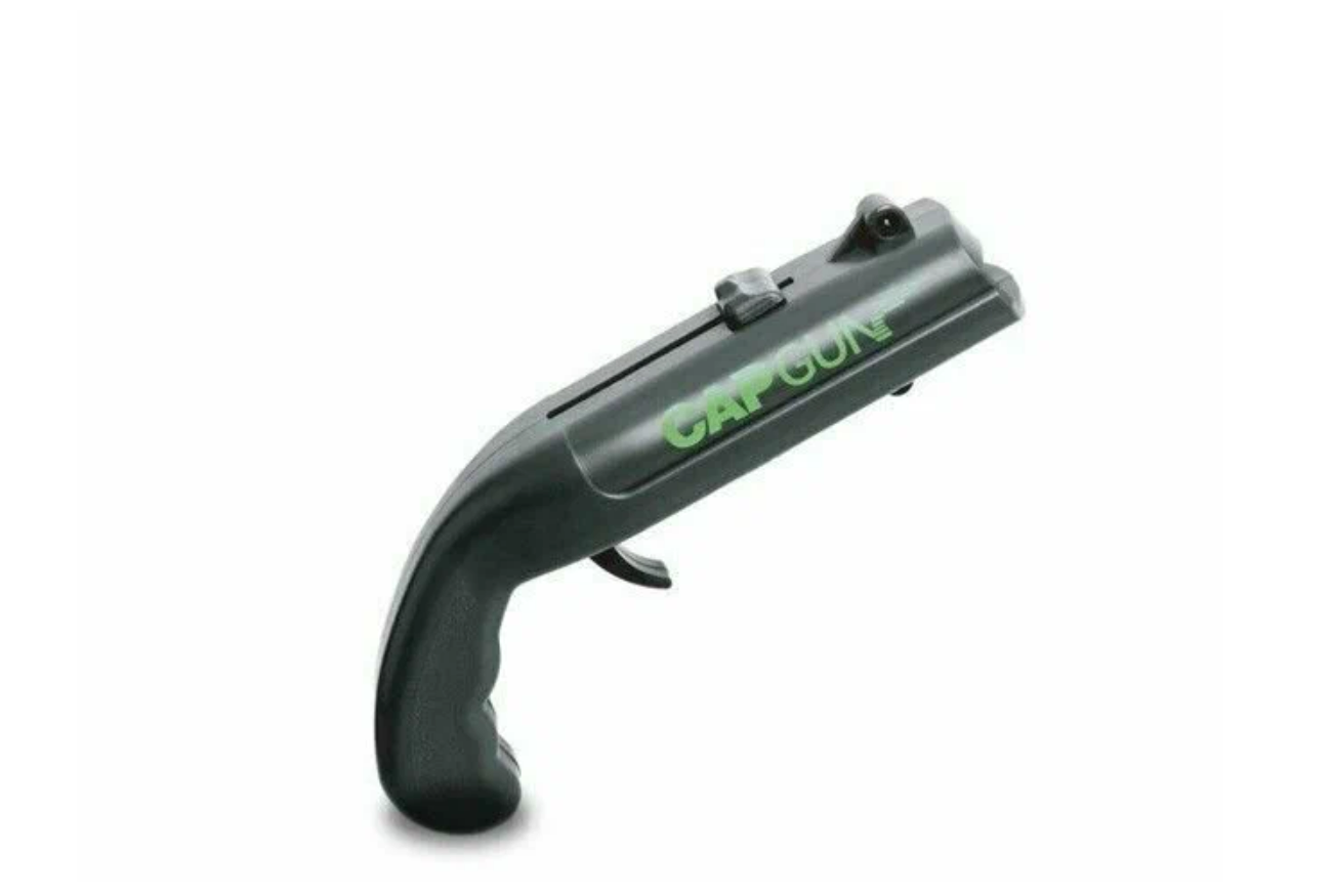 Сувенирная открывашка CapGun, открывалка Cap Gun пистолет для крышек черный