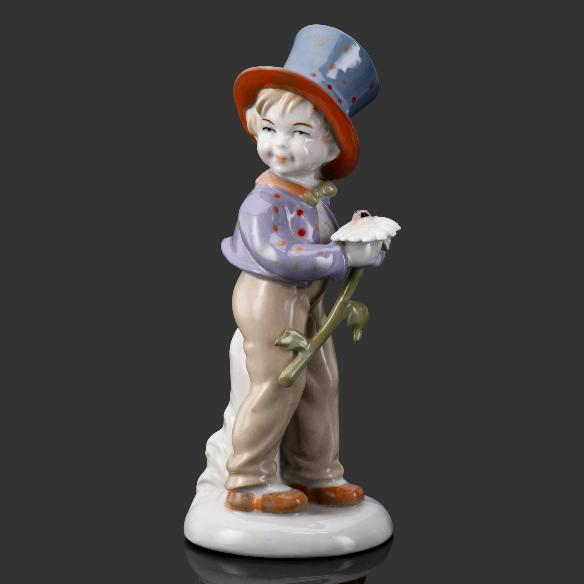 Статуэтка "Мальчик с ромашкой", VEB Porzellanfiguren Lippelsdorf (Липпельсдорф), фарфор, роспись