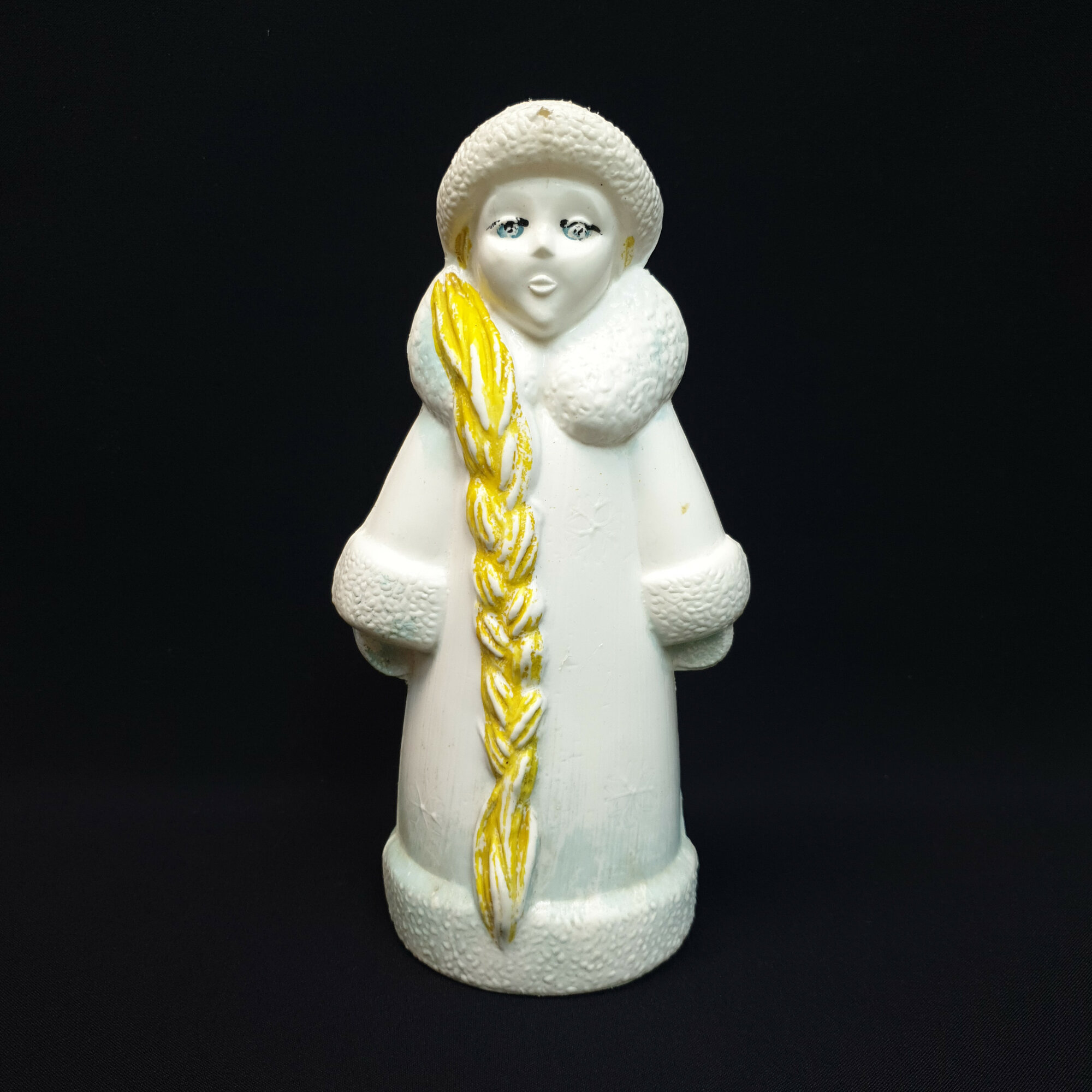 Фигурка снегурочка винтажная, СССР. Девушка в зимней одежде, пластмасса, декоративная статуэтка