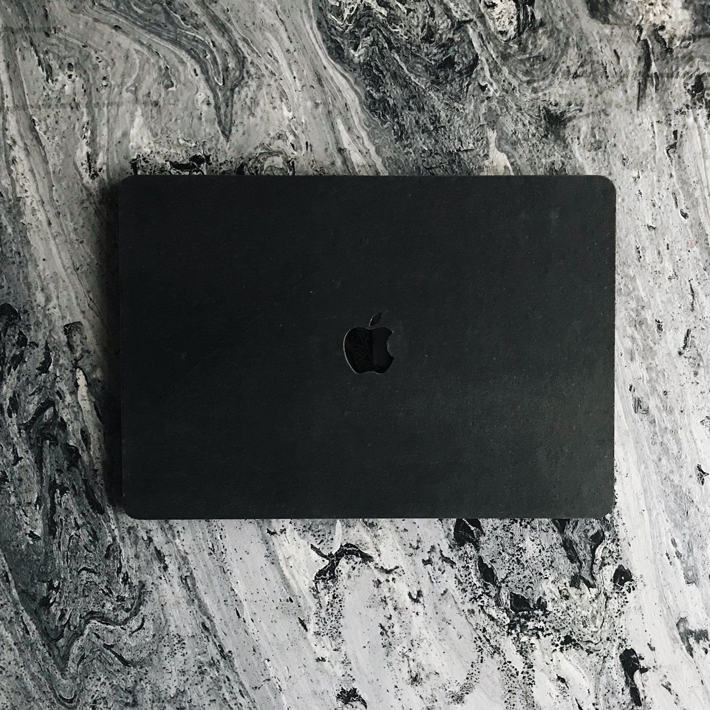 Каменная накладка на MacBook Air 13 M2-М5. Черный камень