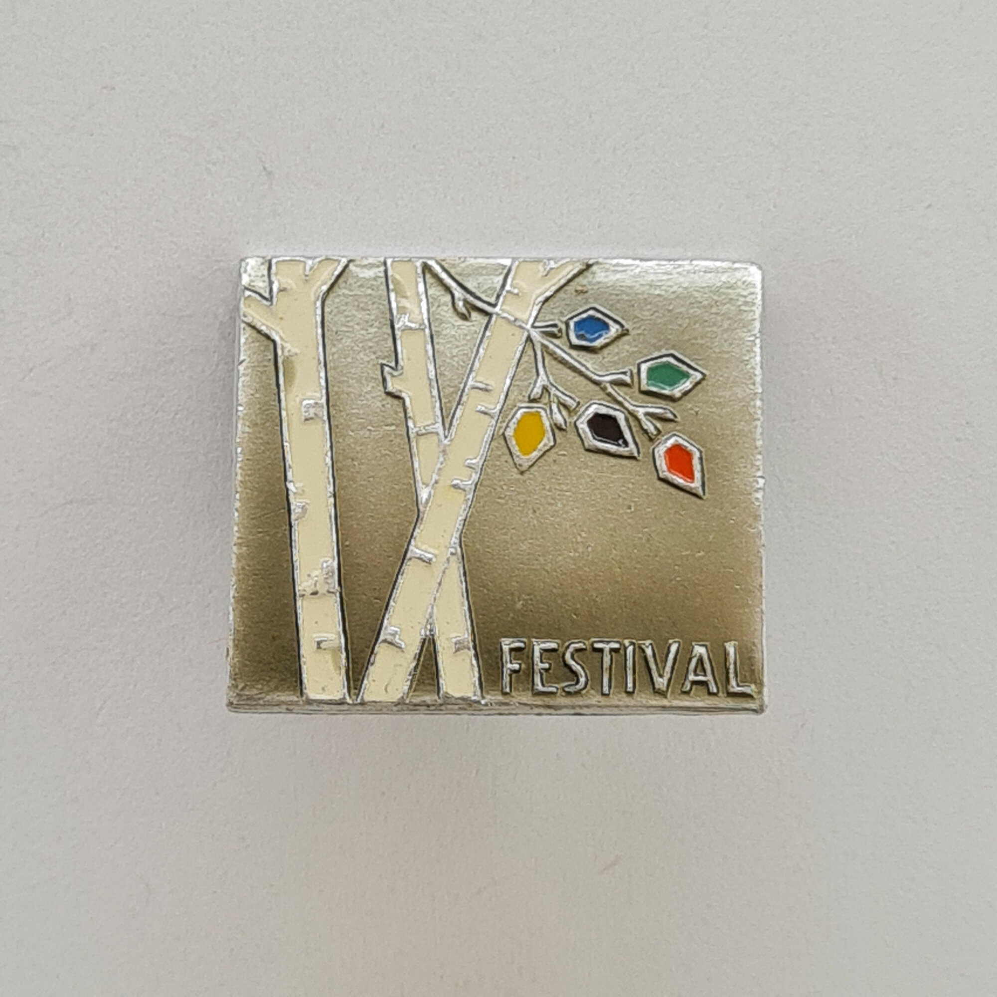 Значок СССР. Festival, березы, цветные листья, фестиваль. Винтажный значек.
