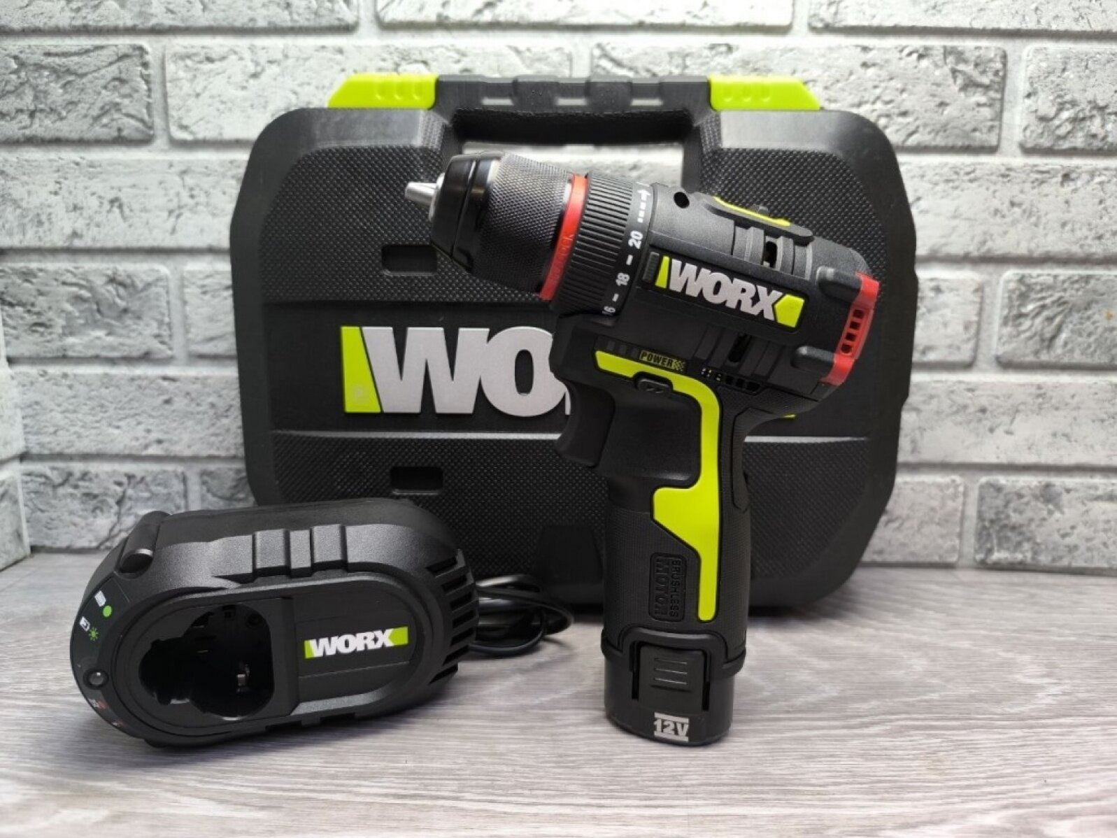 Аккумуляторный шуруповерт Worx WU130X, 12В 2 А·ч